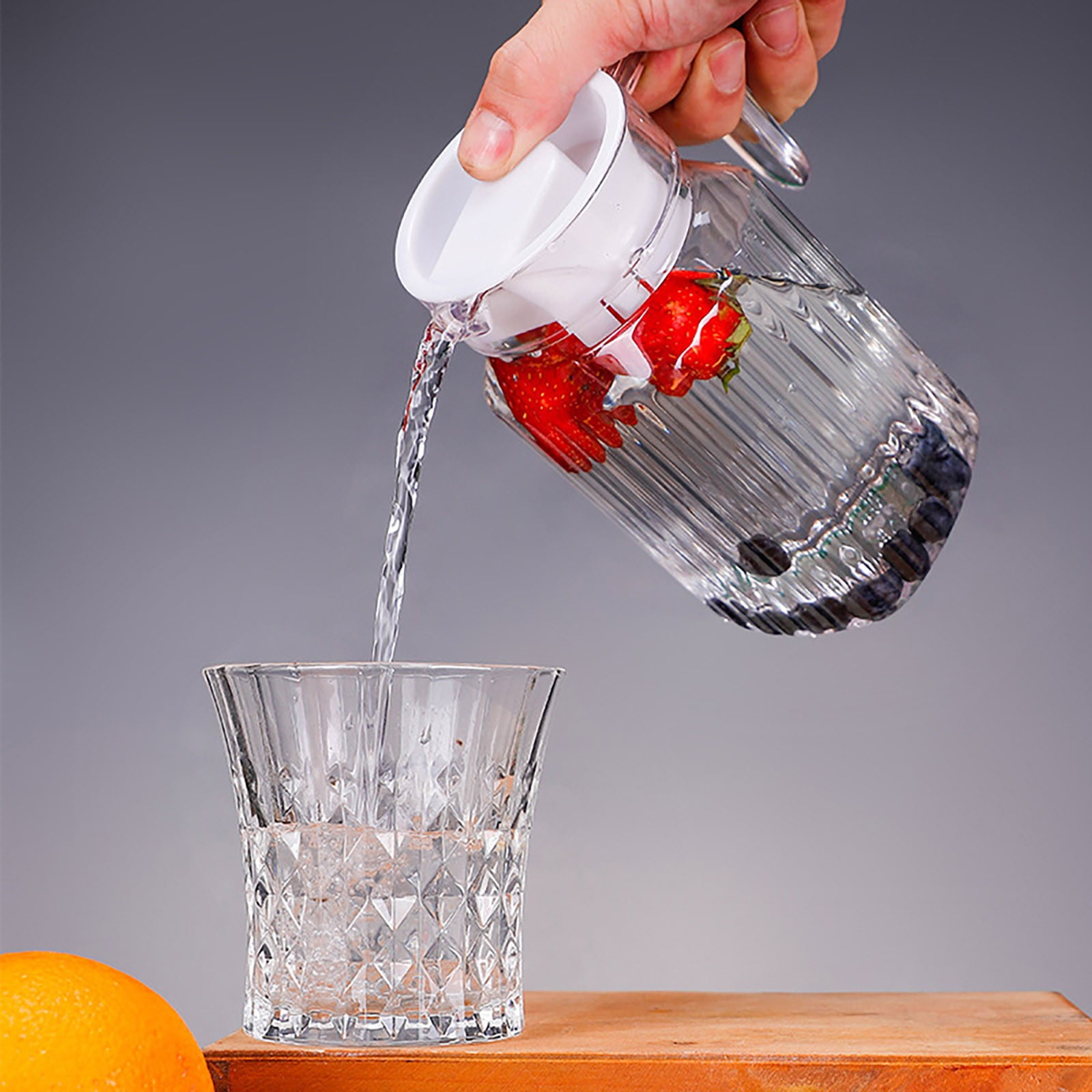 Plastic Acrylic Carafe with Lid and Spout, 600ml Clear Water Jug for ...