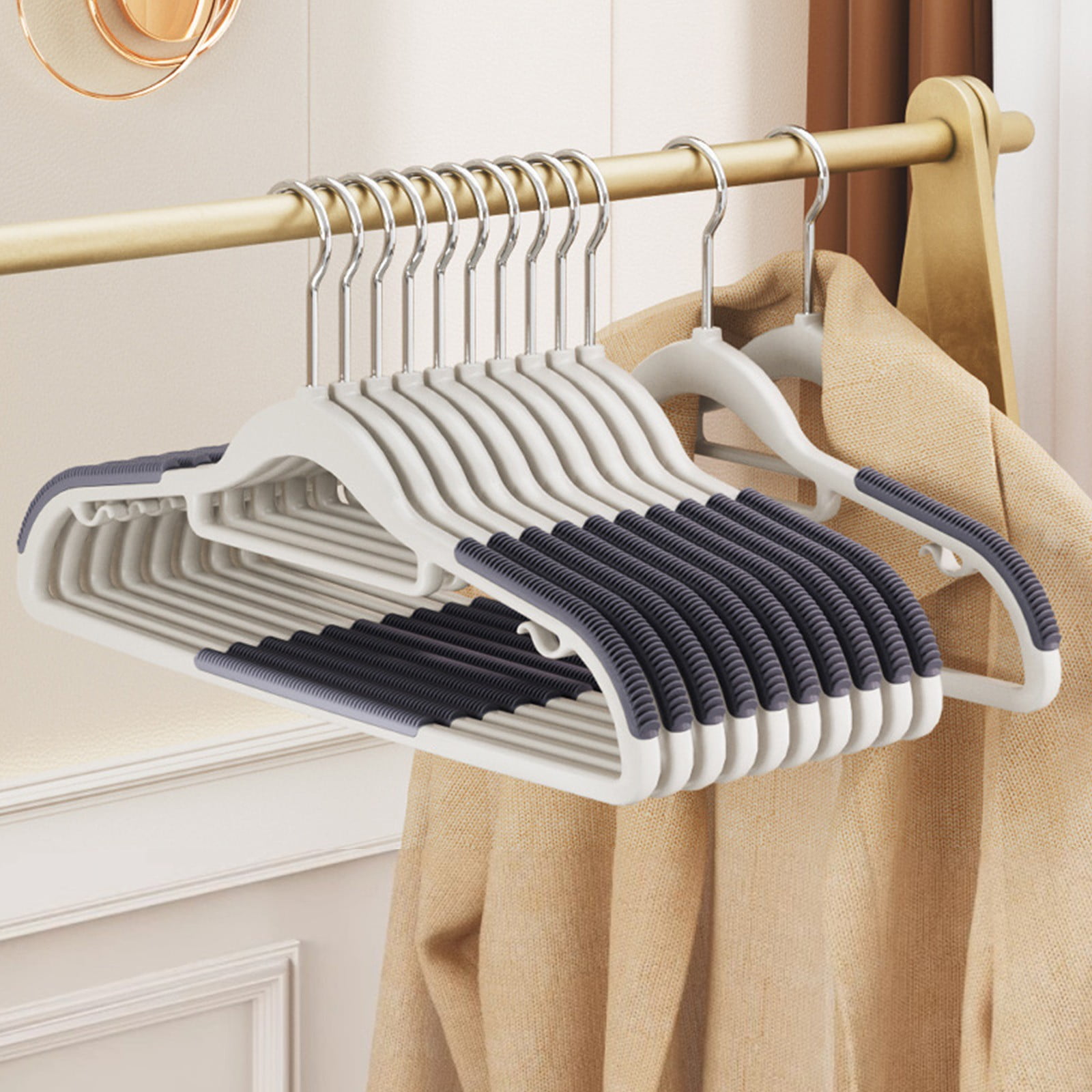 Plastic Hangers 10 Pack, Non Slip Slim Clothes Hangers, Heavy Duty Dry ...