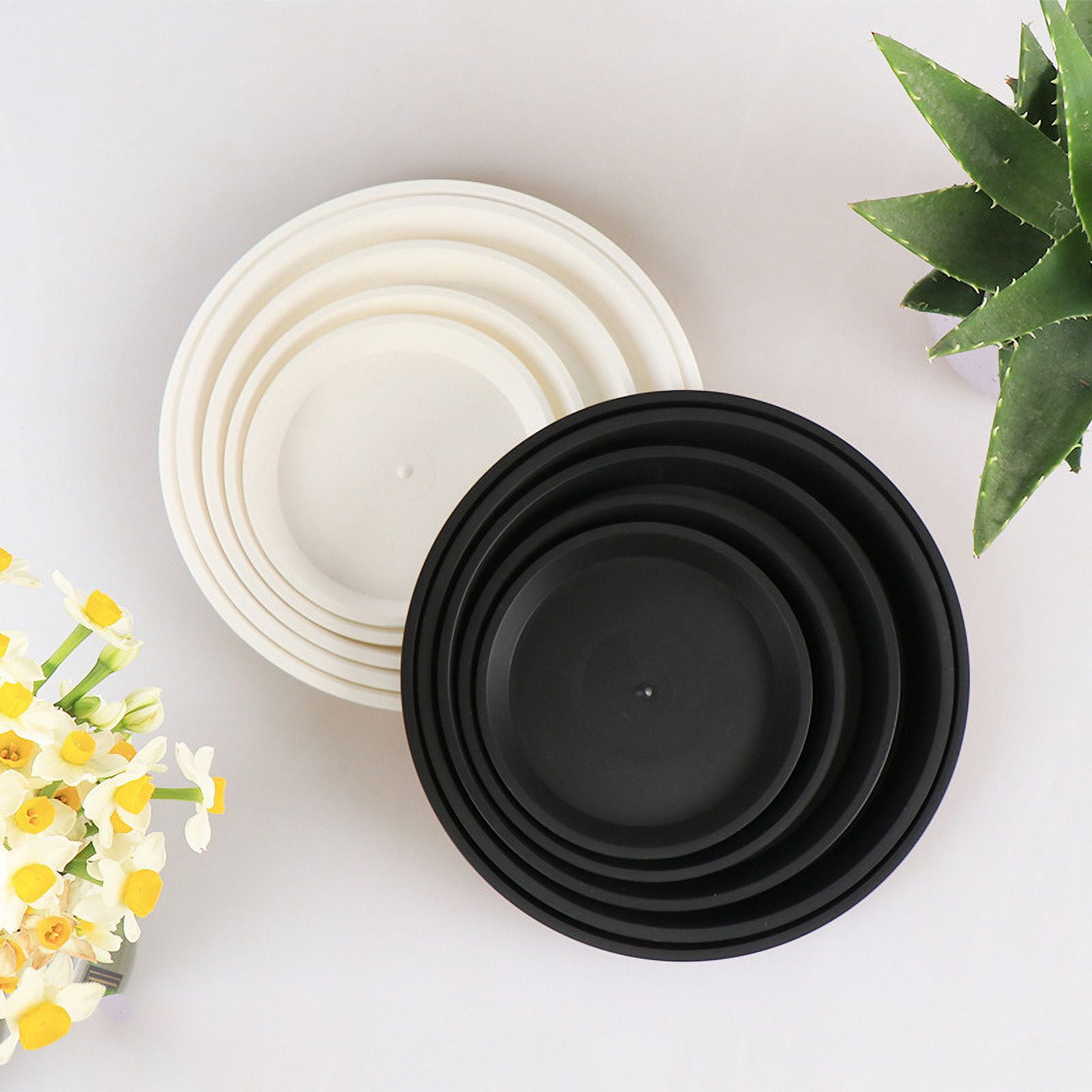 Plastic Material Construction:Crafted from plastic, this flower pot ...
