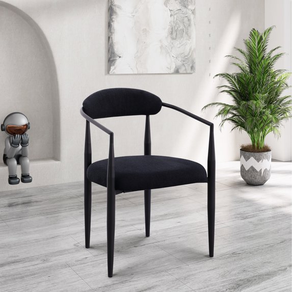 Plush seating, iron frame construction / Guarantee comfort and ...