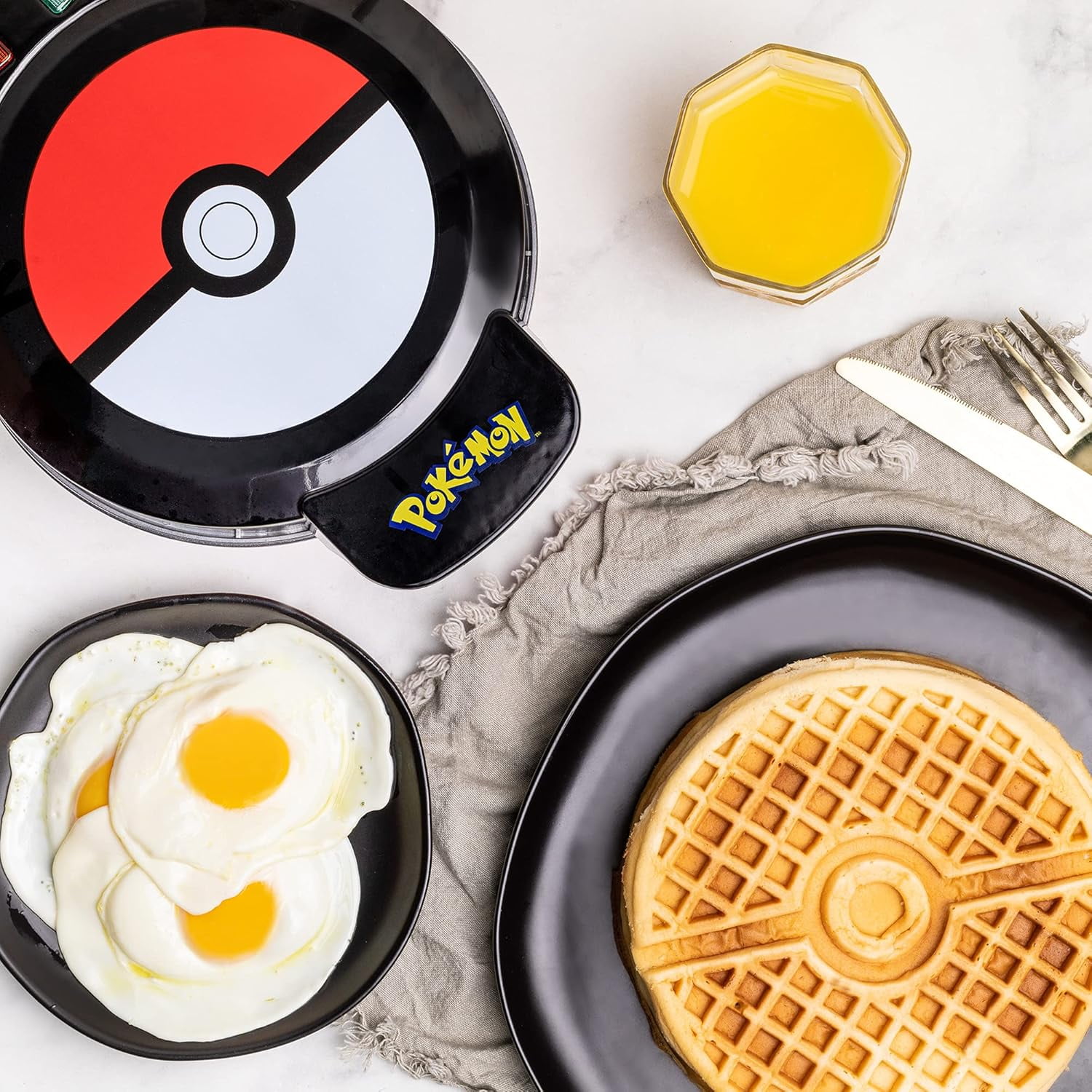 Pokmon Waffle Maker - Make Bountiful Pokeball Waffles - Kitchen ...