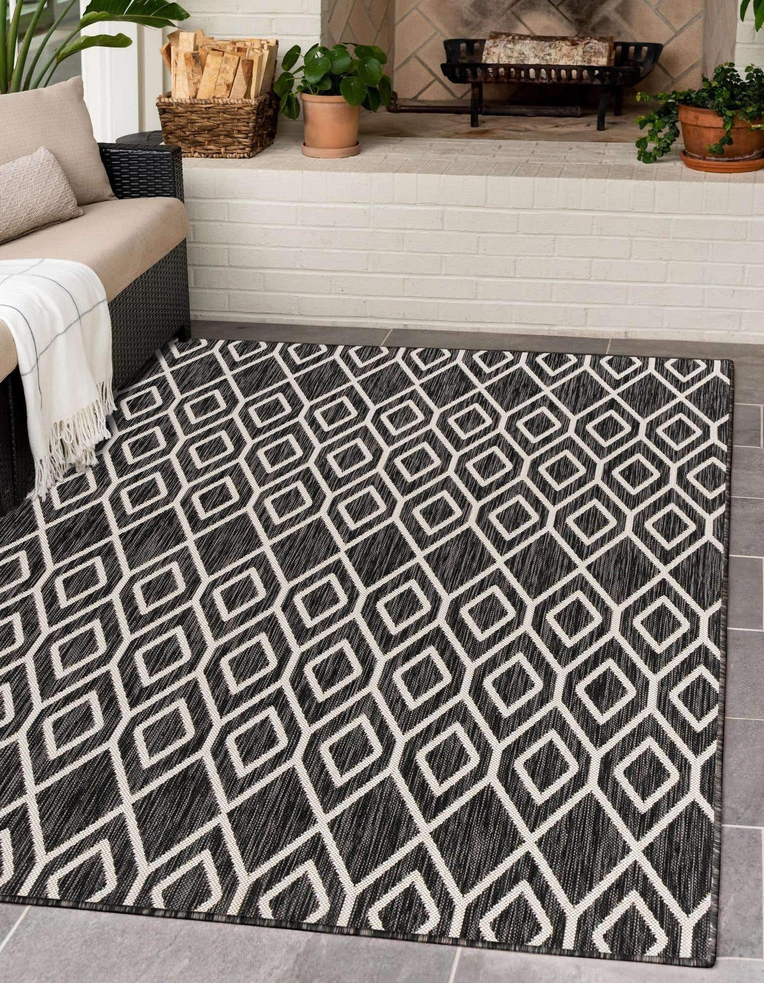 Polypropylene Outdoor Rug 6' by 9', Geometric Style for Porch Living ...