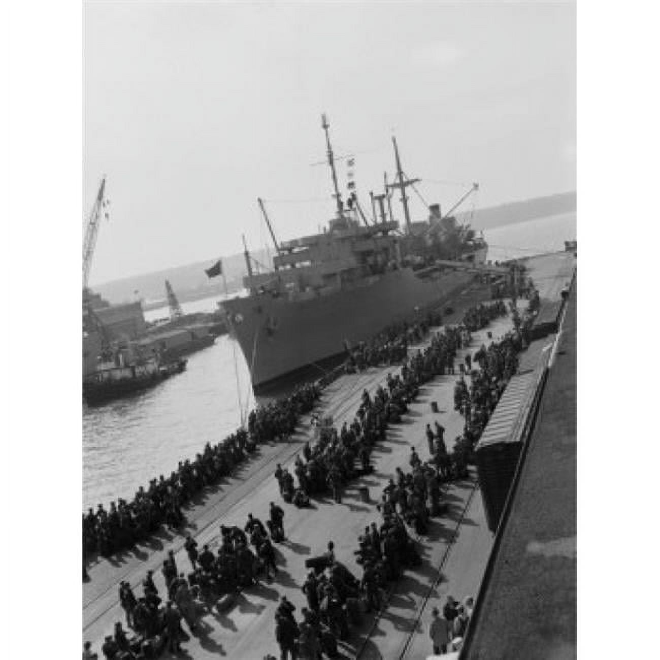 Posterazzi SAL255423802 USA Washington Seattle Troops Embark on ...