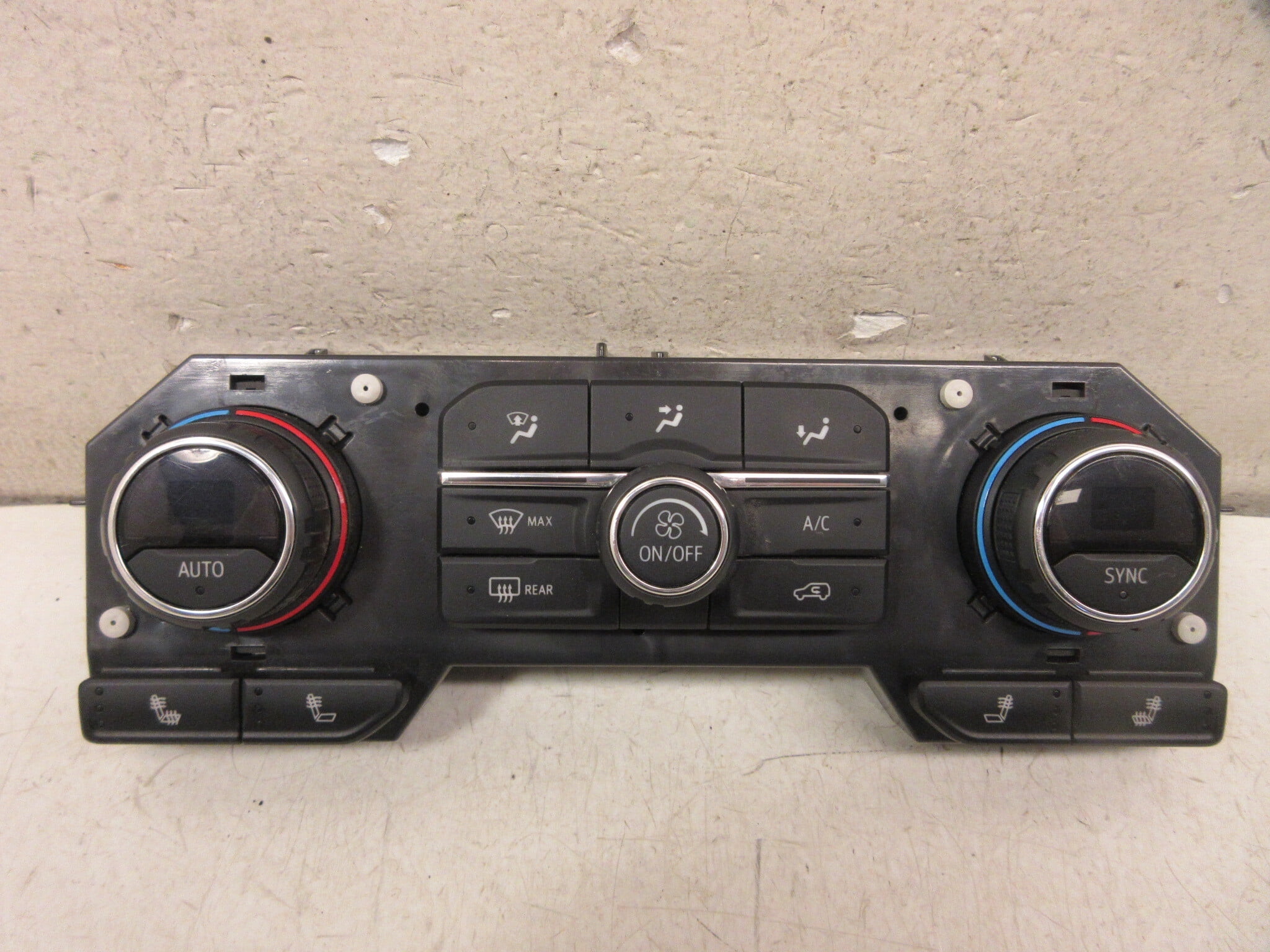 Pre-Owned 19 2019 Chevrolet Silverado 1500 Auto Dual AC Climate ...