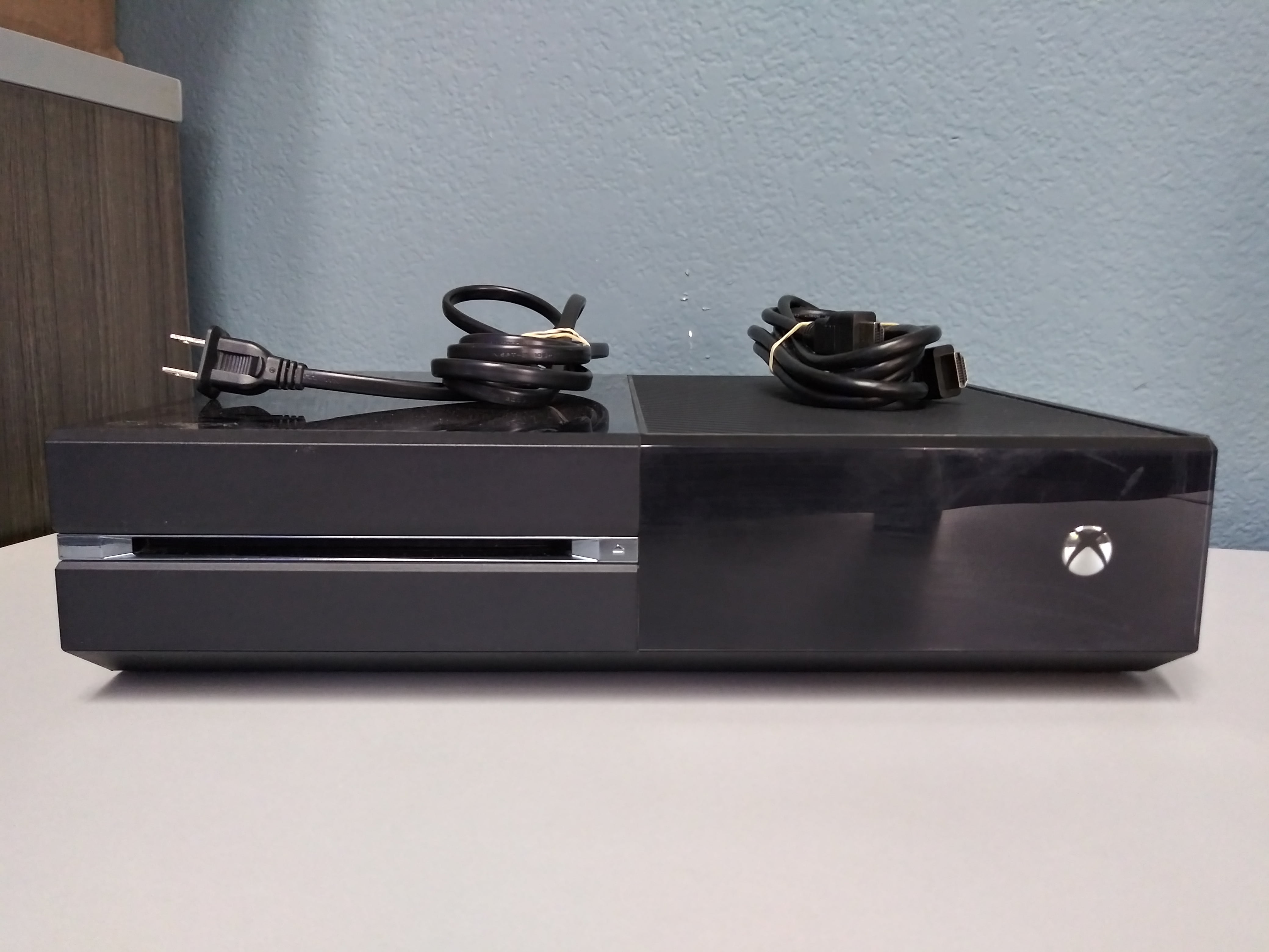 Pre-Owned Microsoft Xbox One Original 500 GB Console (Good) - Walmart.com