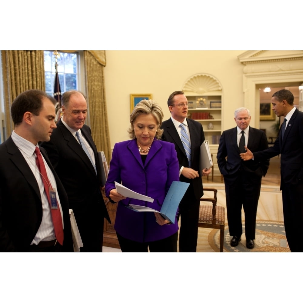 President Barack Obama Confers With Top Advisors Prior To The ...