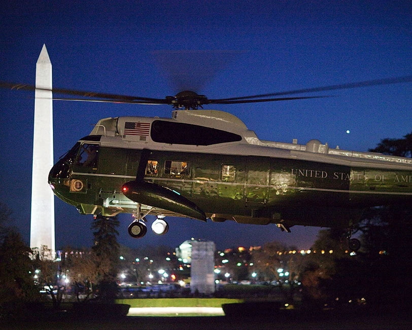 President Barack Obama in Marine One Helicopter Style -1 - 12x18 Inch ...