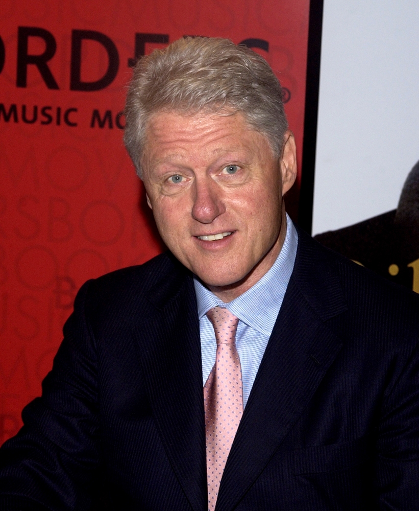 President Bill Clinton Signs Copies Of My Life At The Borders Bookstore ...