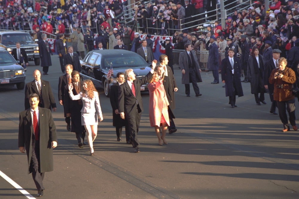 President Bill Clinton Walk With Chelsea And Hillary In The 1997 ...