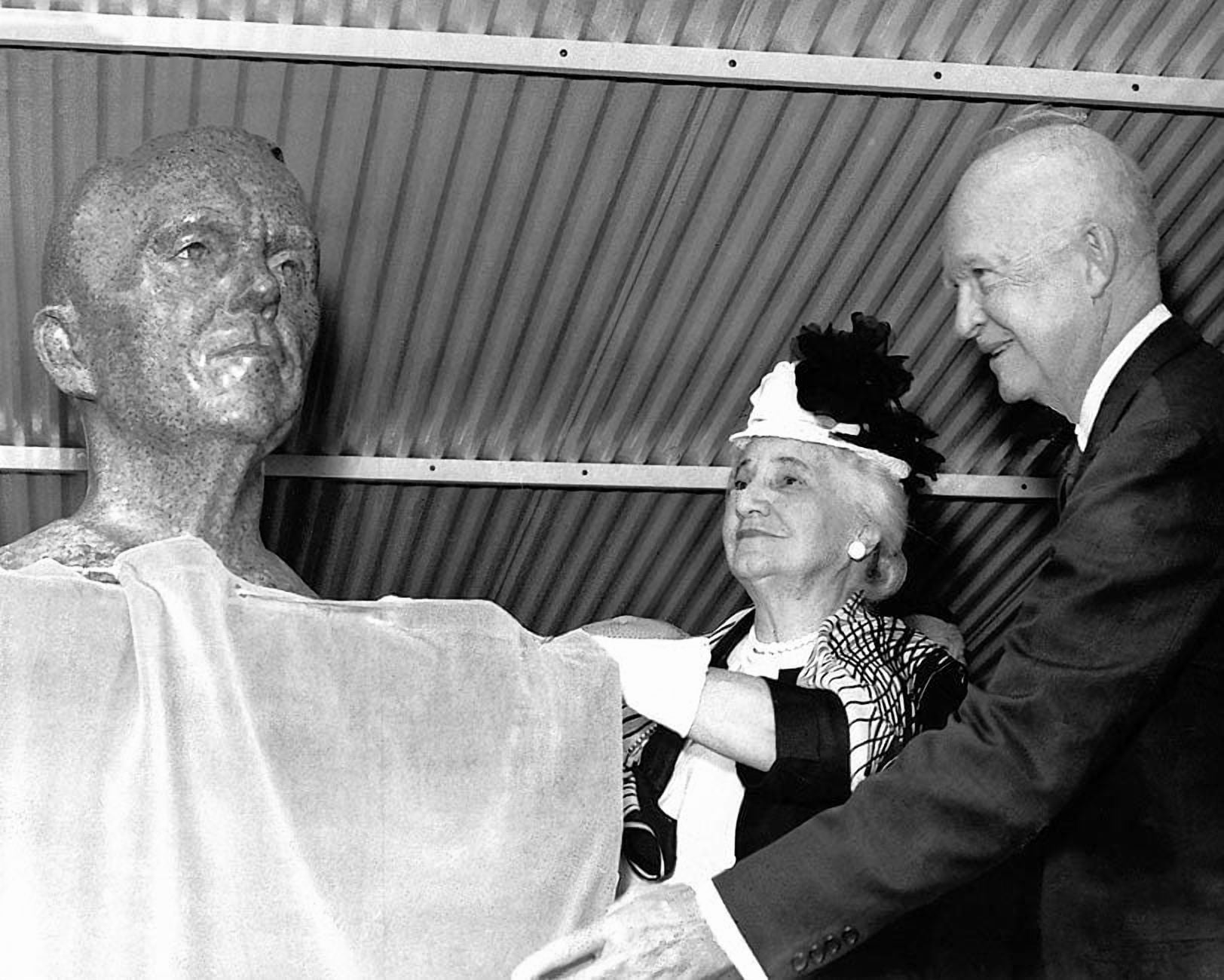President Eisenhower and General Marshall Bust - Style A - 20x30 Inch ...
