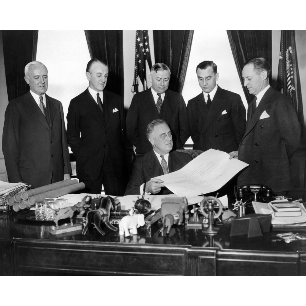 President Franklin Roosevelt Commissions The Federal Reserve Board ...