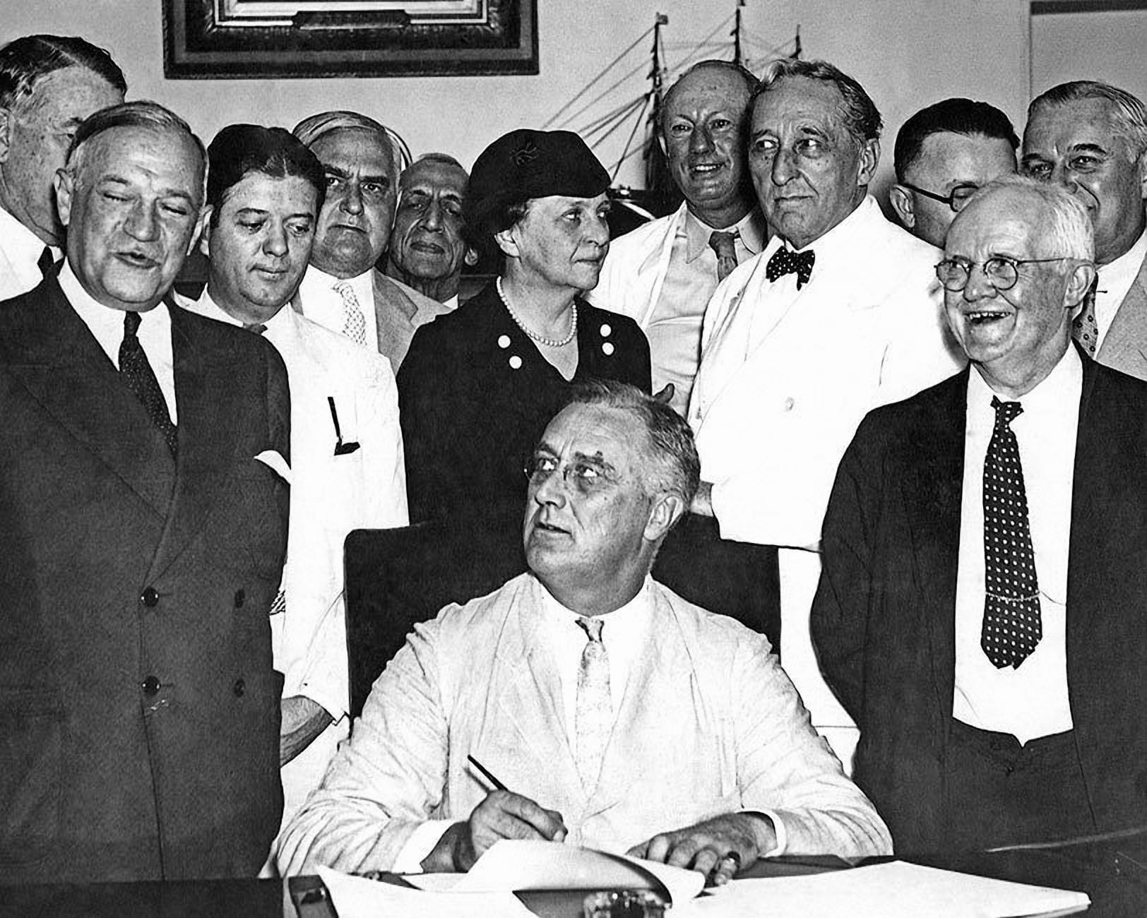 President Franklin Roosevelt SSA - 20x30 Inch Glossy Laminated Poster ...