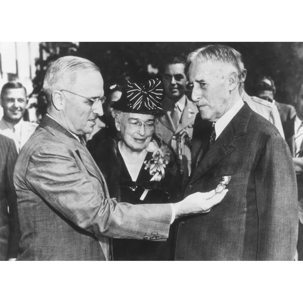 President Harry Truman Awards Distinguished Service Medal Retiring ...