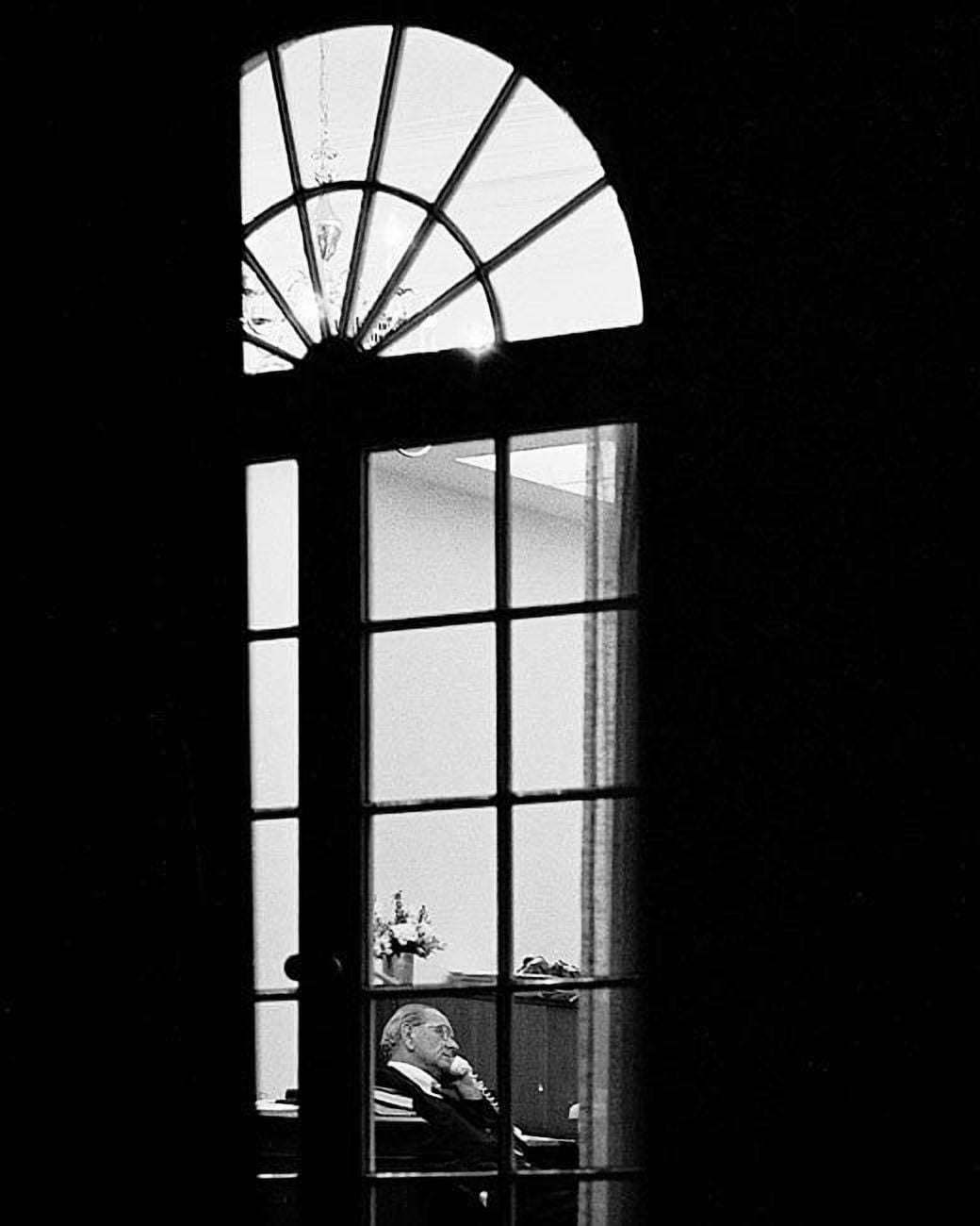 President Lyndon B. Johnson in Oval Office - 24x36 Inch Glossy ...