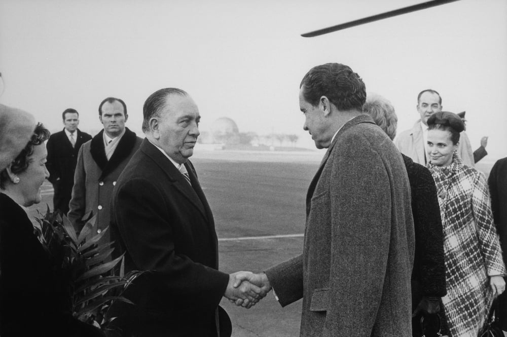 President Nixon Shakes Hands With Mayor Richard Daley On His Arrival In ...