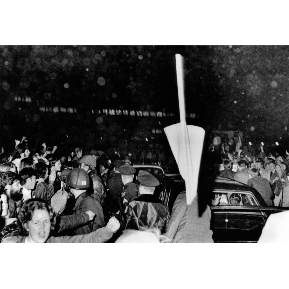 President Richard Nixon'S Limousine Was A Target Of Anti-War Protesters ...