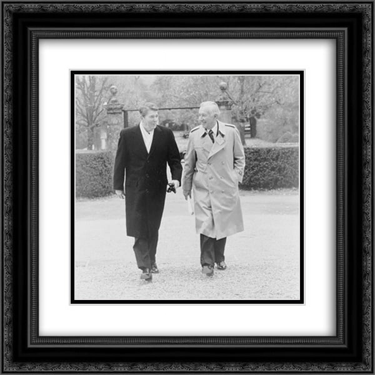 President Ronald Reagan and Donald Regan, full-length portrait, walking ...