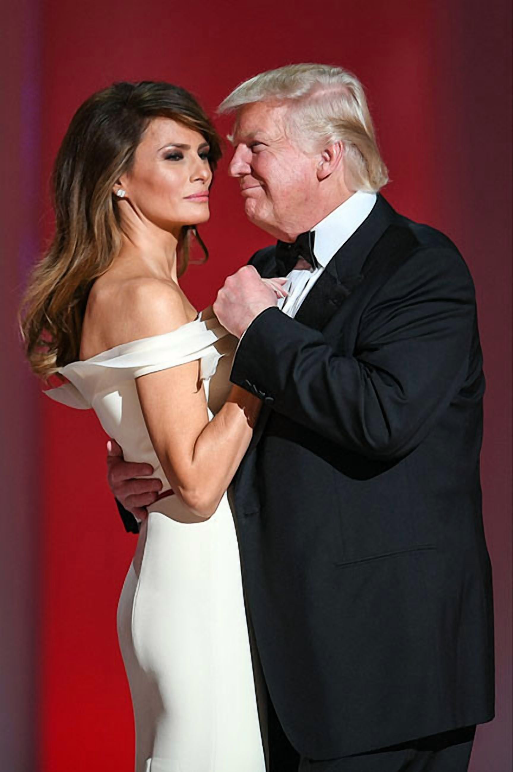 President Trump and Melania Inauguration Dance - Style A - 24x36 Inch ...