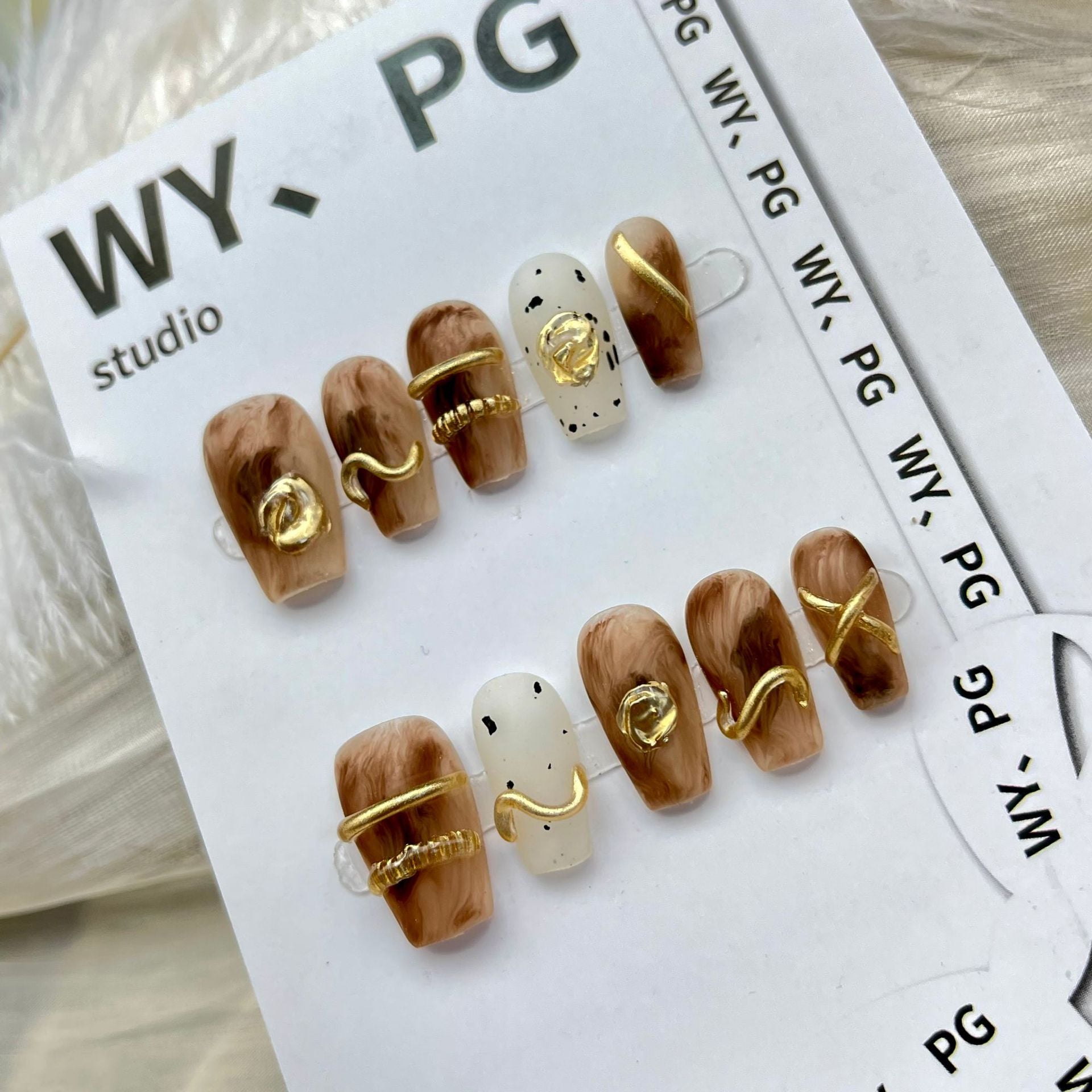 Press-on nails Pure handmade wearable nails Maillard short ladder ...