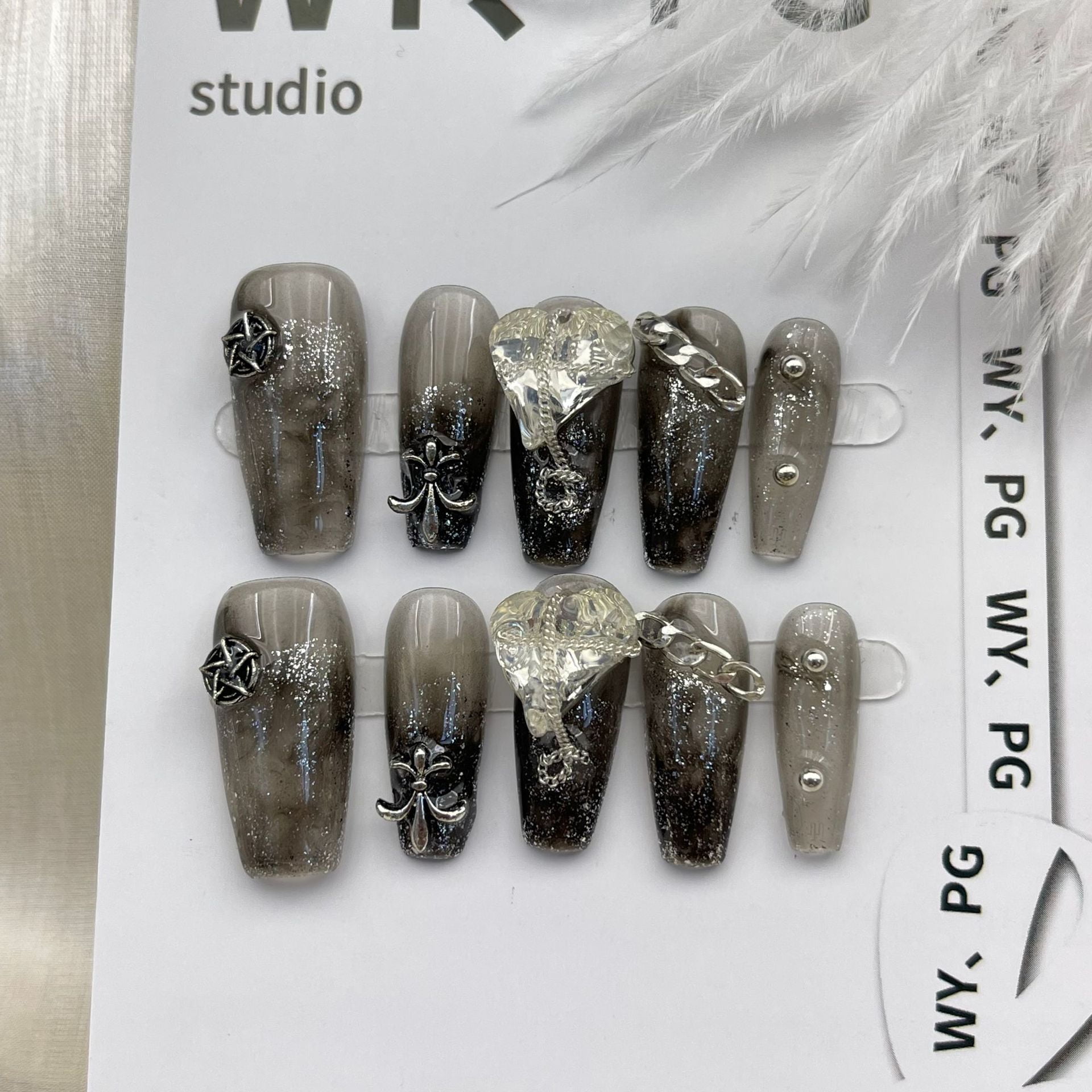 Press on nails fake Purely hand-made wearable nail art dark flash ...