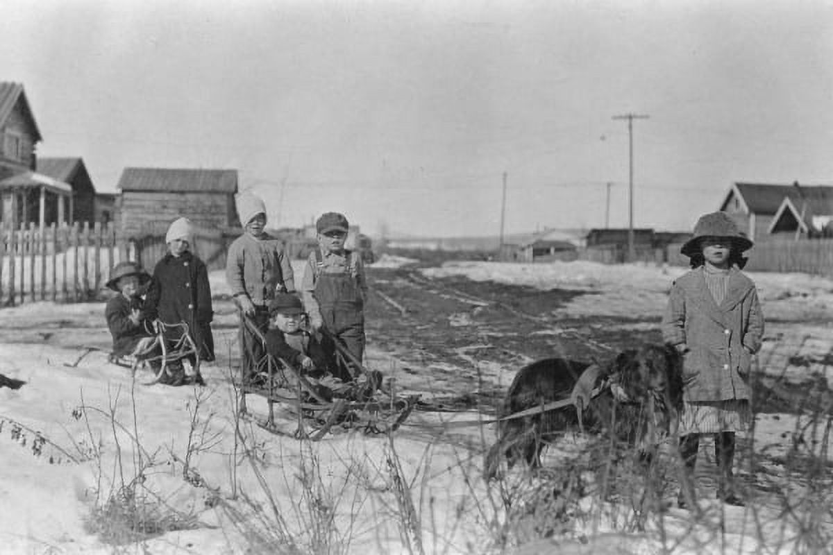 Print: White Children Playing, circa 1900 - Walmart.com