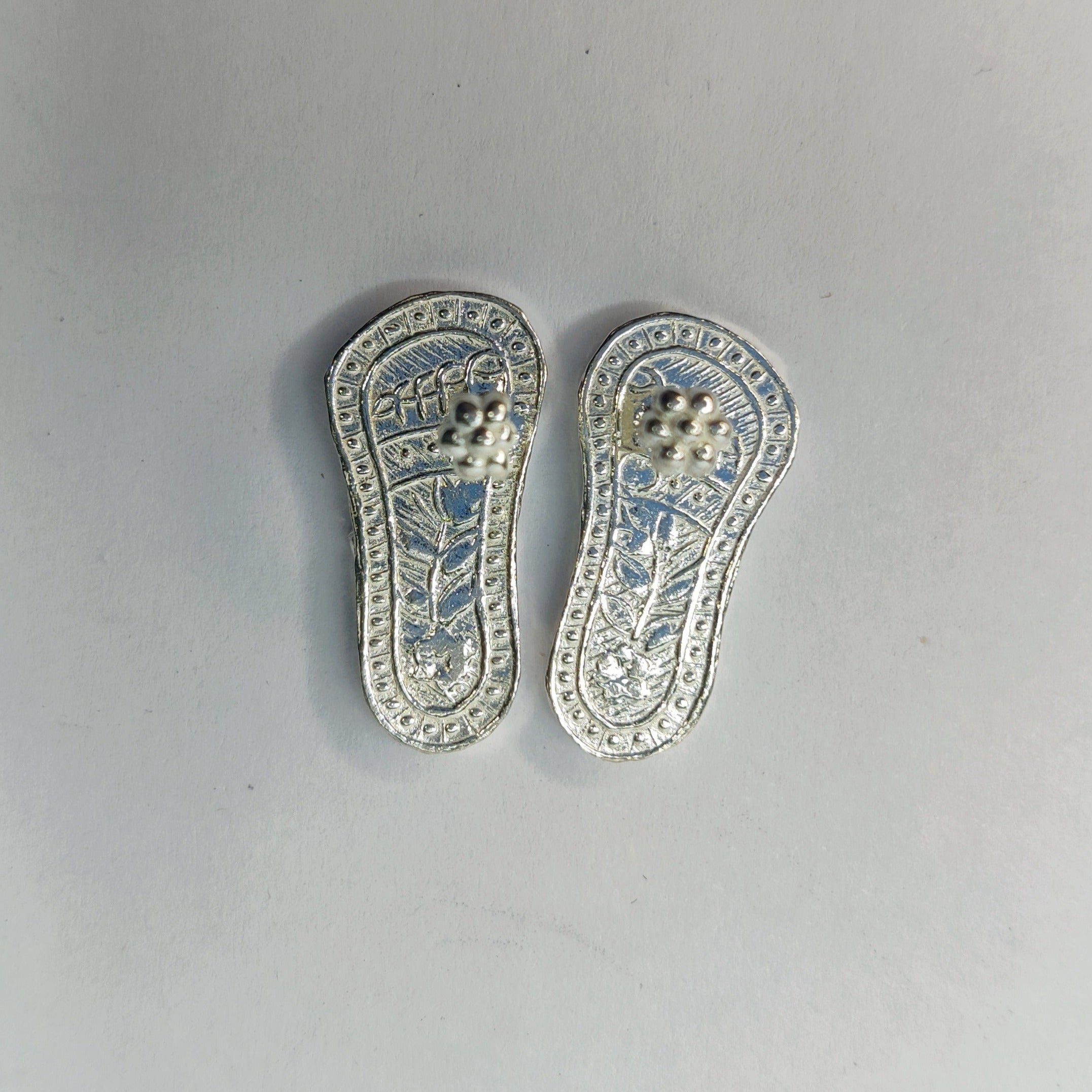 Pure Silver Paduka Small pair 4g, Silver Padukalu, Goddess Laxmi Charan ...