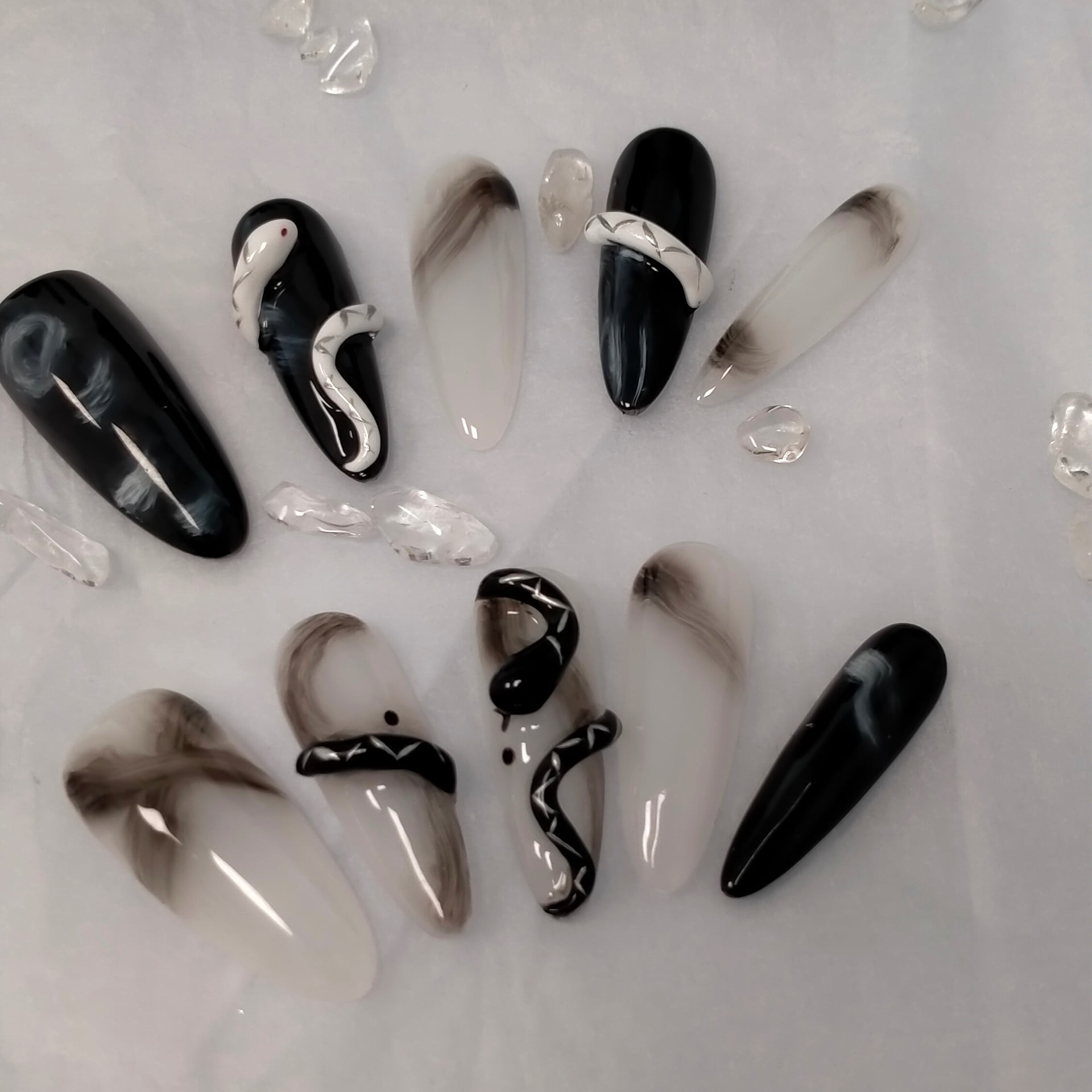 Purely hand-made wearable nail art black snake winding smudged false ...