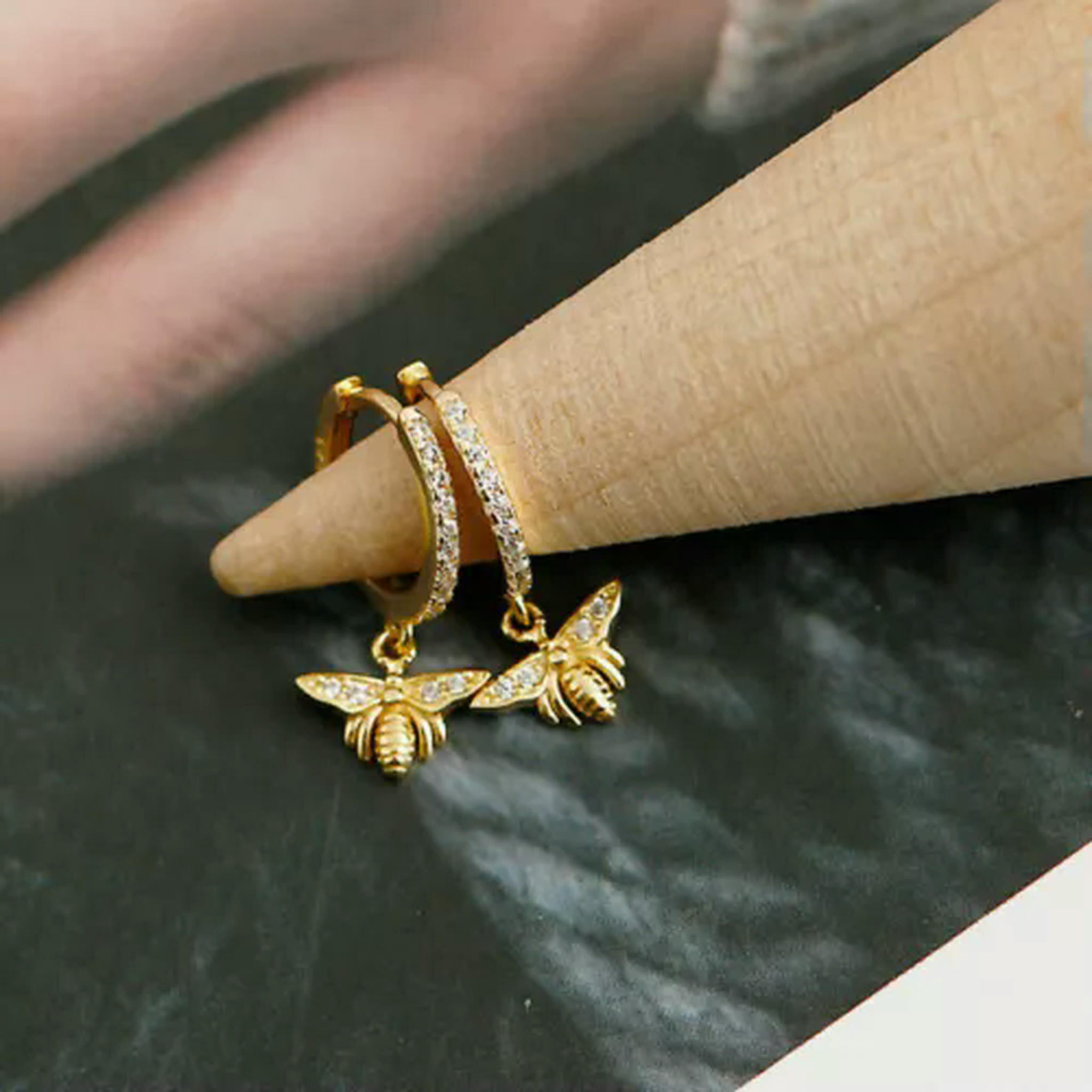 QQTDFG Sterling Silver Huggie Hoop Drop Earrings with CZ Bumblebee Bee Charm A1122-Gold ...