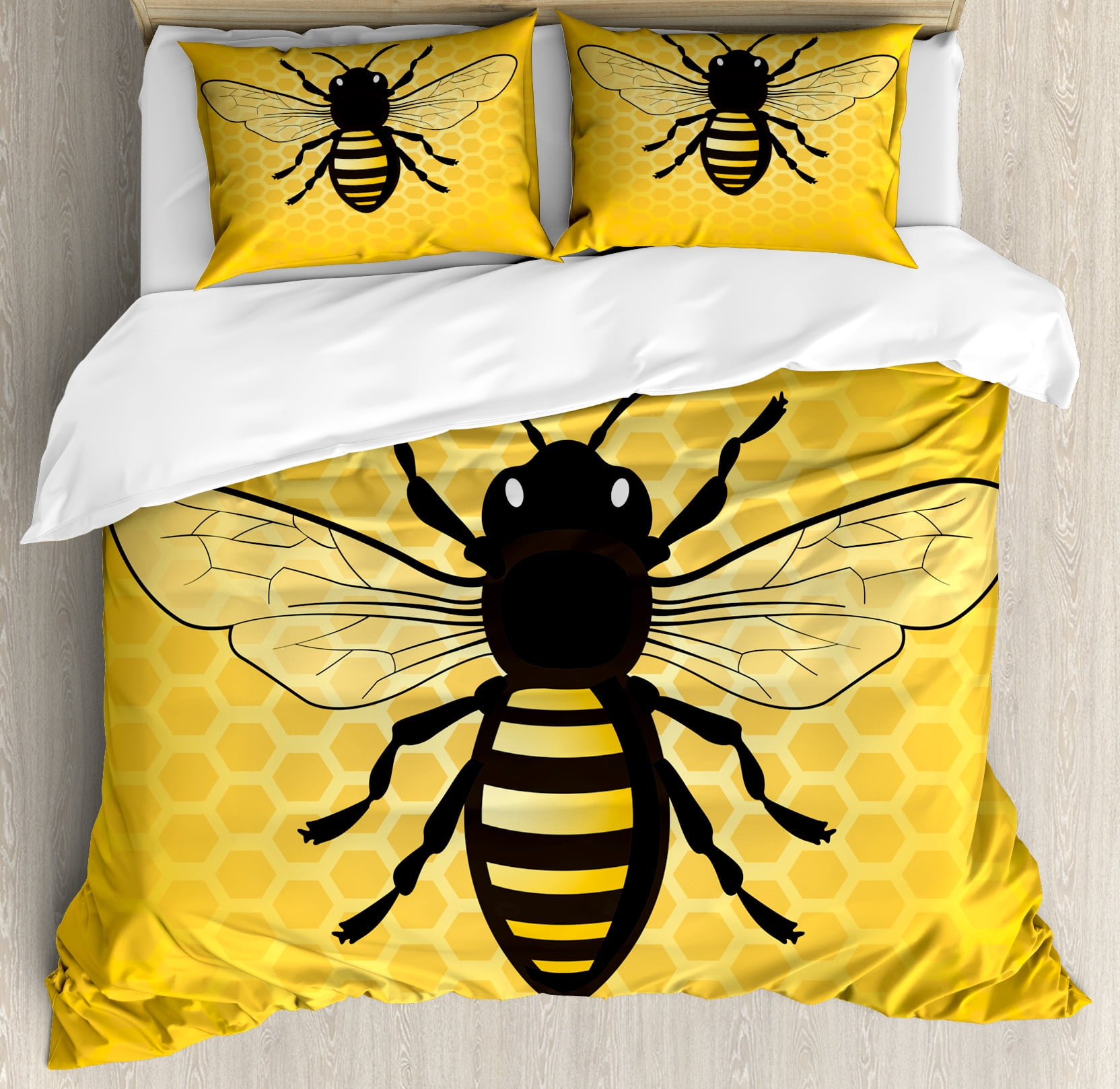 Queen Bee Duvet Cover Set, Detailed View of an Insect on a Honeycomb ...