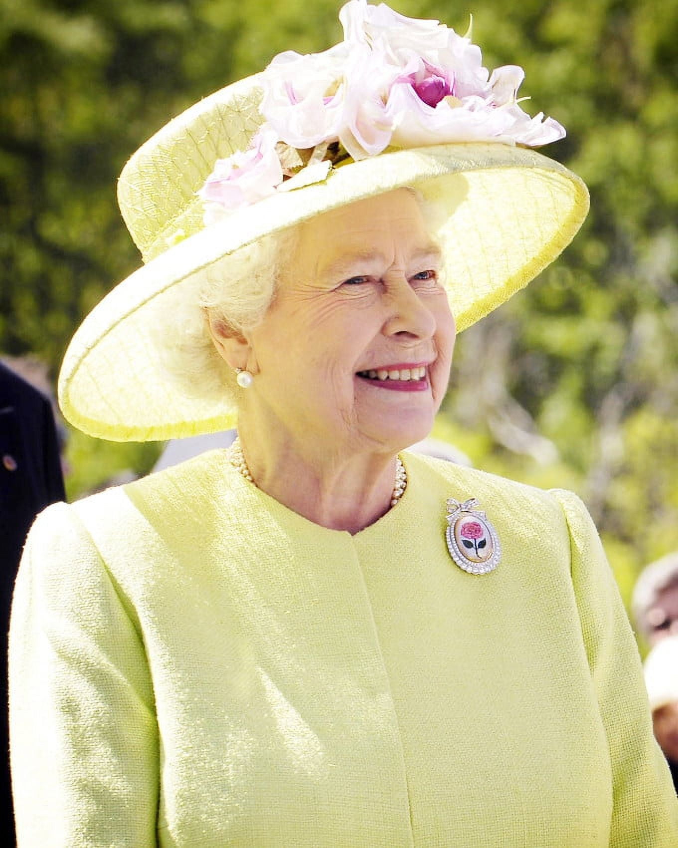 Queen Elizabeth Ii Smiling in Yellow Dress and Hat 24x36 Movie Poster ...