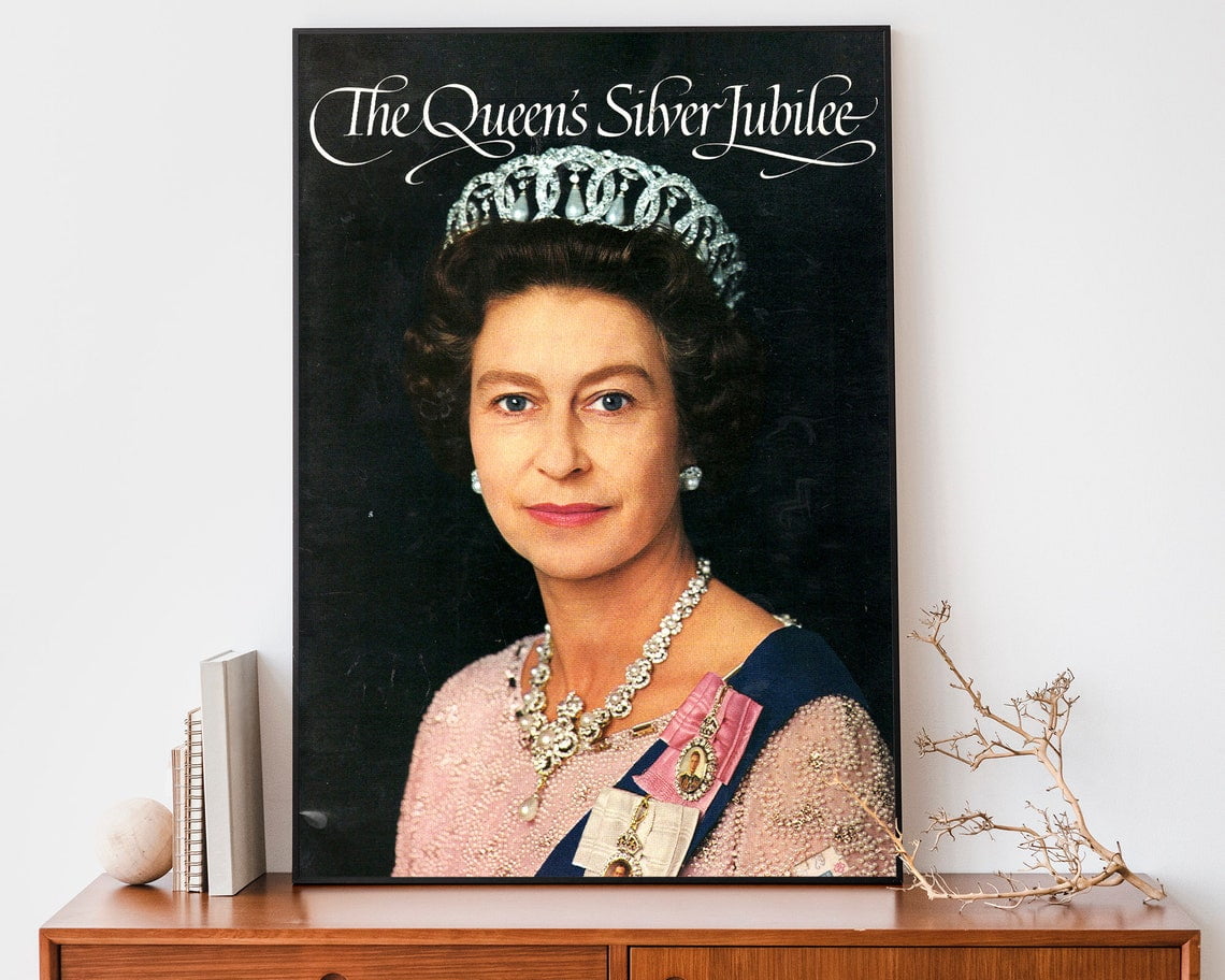 Queen Elizabeth Silver Jubilee Photo Print, Vintage Queen Of England ...