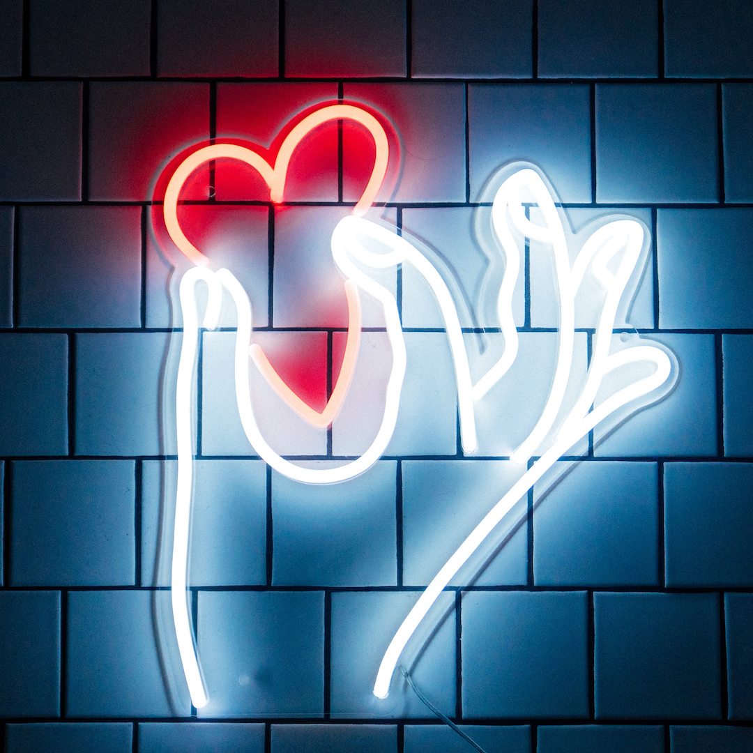 Queen Sense 14"x11.9" Pinched Heart LED Sign Light Wall Decor Party ...