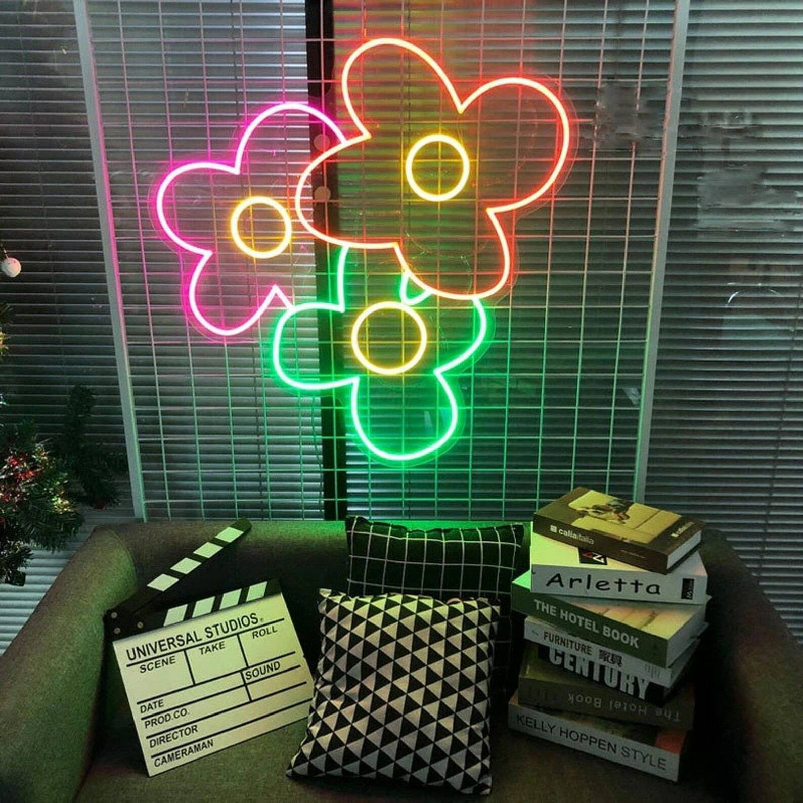 Queen Sense 14"x13.8" Abstract Flowers LED Sign Light Wall Decor Party ...