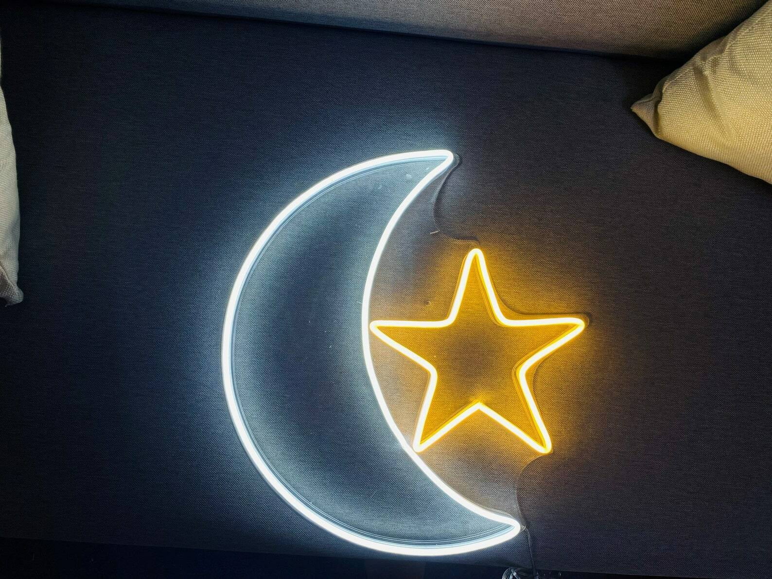 Queen Sense 14"x13" Moon Star LED Sign Light Wall Decor Party Night ...