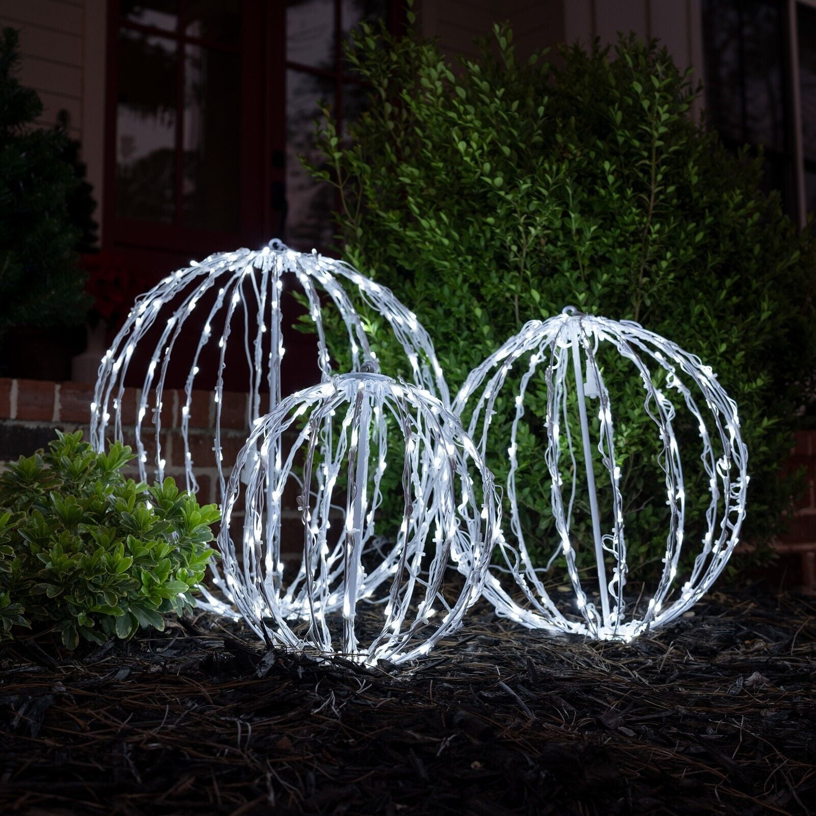 QuellQuest Outdoor LED Christmas Light Balls Patio Hanging Tree Metal ...