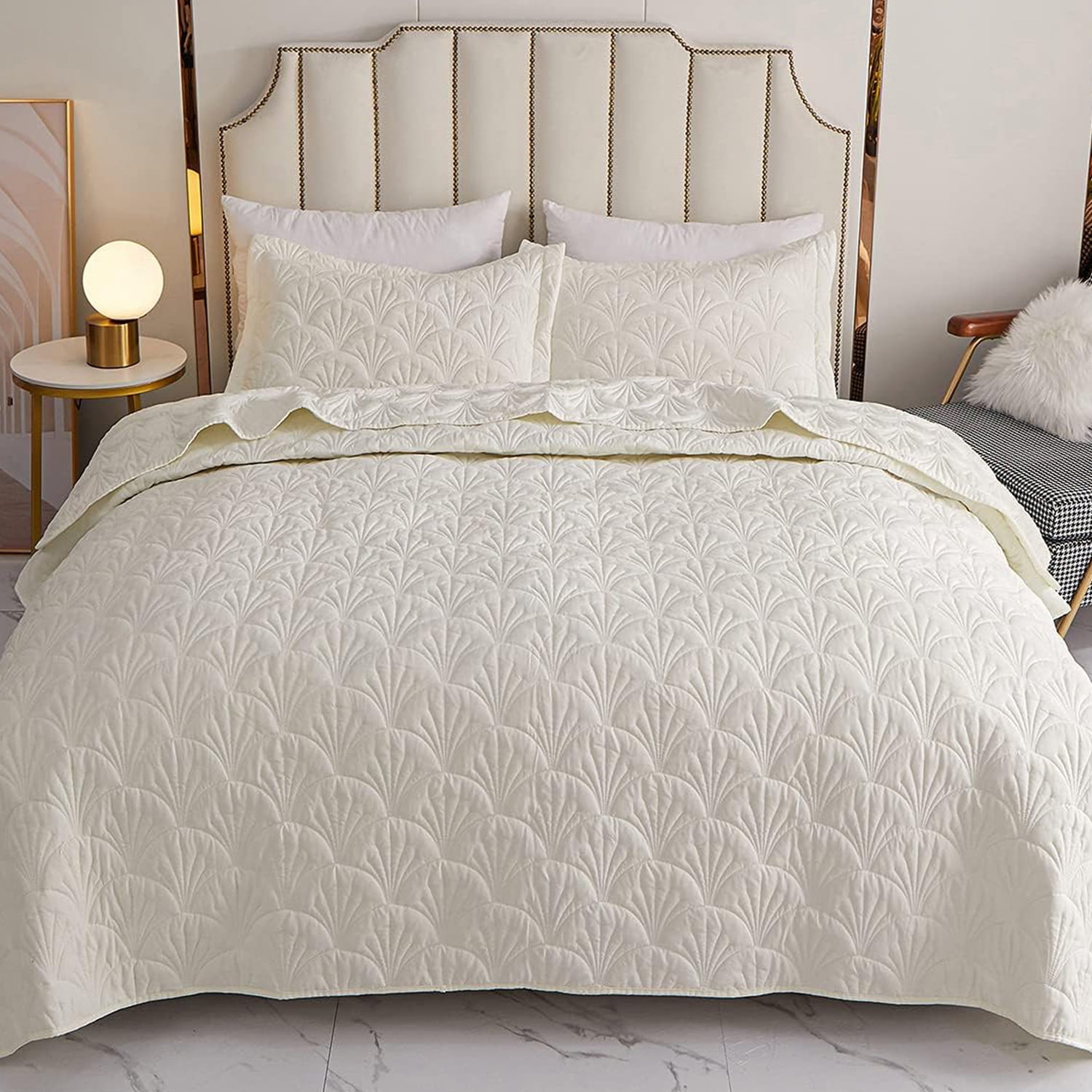 Quilted Floral Bedspread Set for Queen Beds – Includes Bedspread and ...