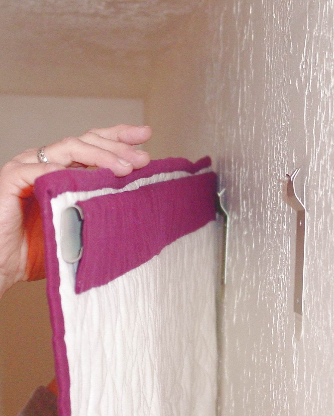 For Quilts with Sleeves -NoSeeUms Invisible Quilt Hangers -fiber art ...