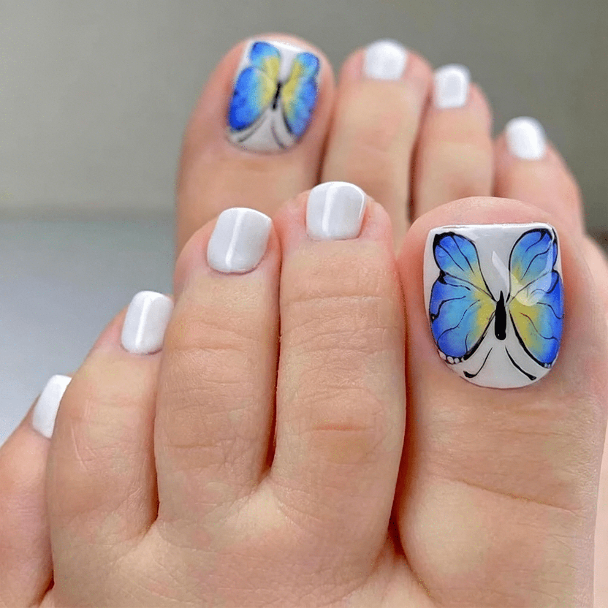RAGUPEL White Press on Toenails Short Square Fake Toe Nails with Blue ...