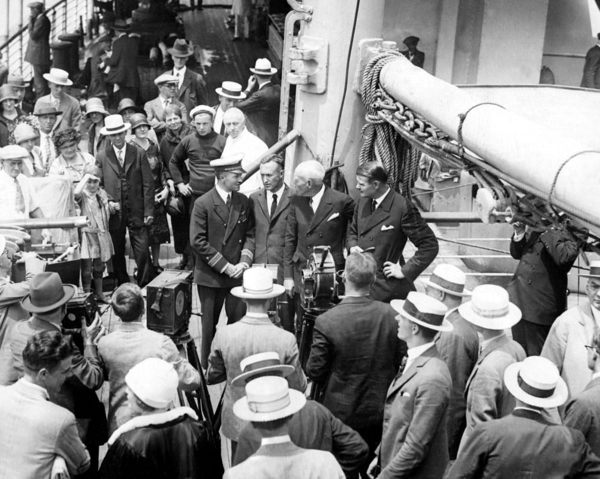 Raold Amundsen-Pictured With His Crew Of The Norgs And Commander ...