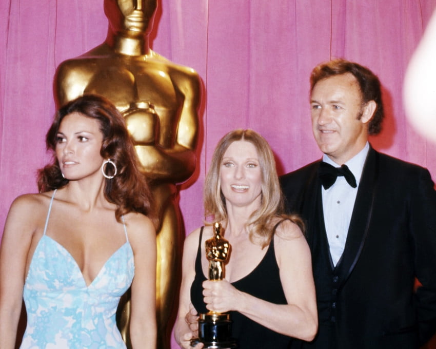 Raquel Welch Cloris Leachman Gene Hackman Oscar Statue Academy Awards ...