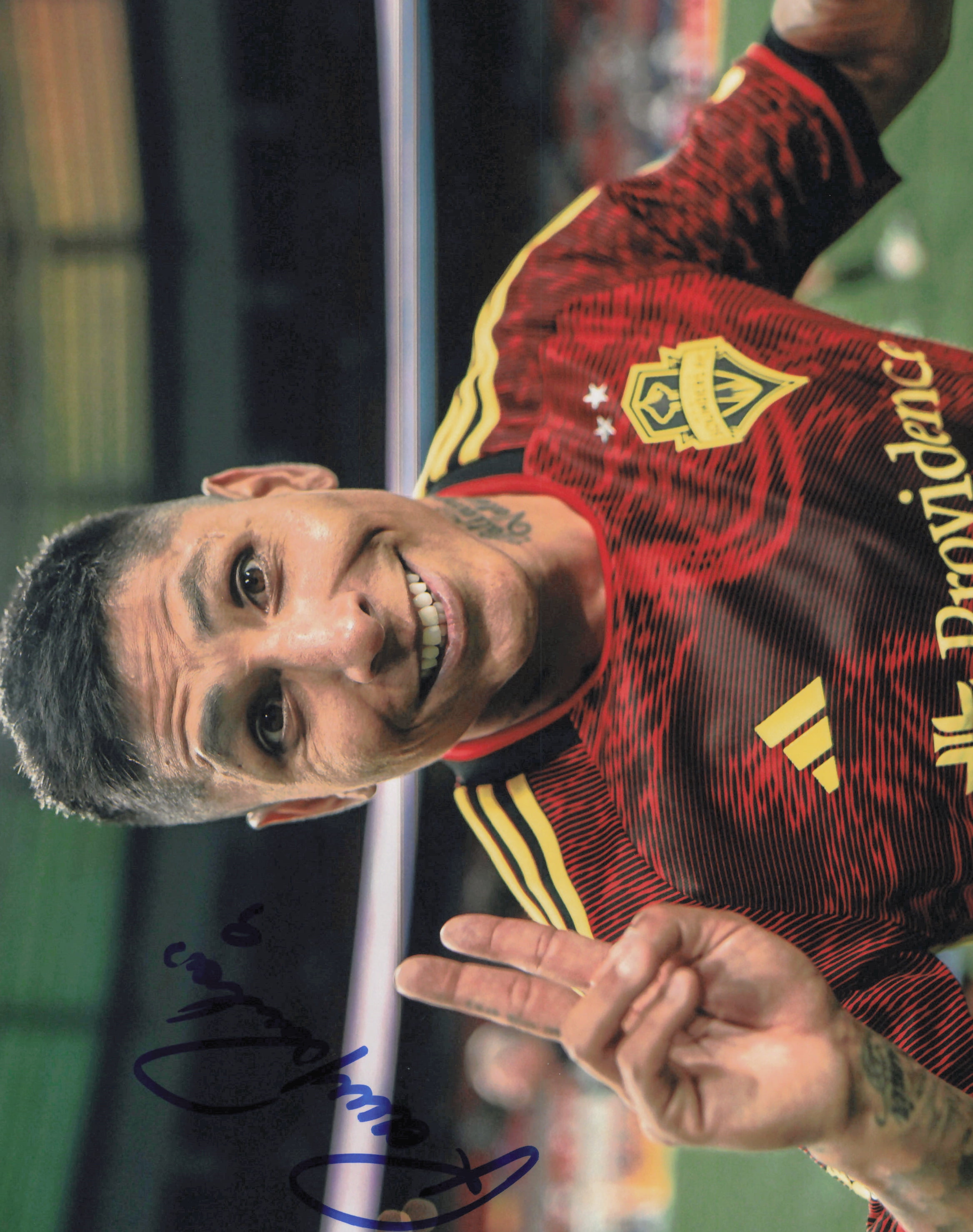 Raul Ruidiaz Autographed 8x10 Photo Seattle Sounders SKU #244085 ...