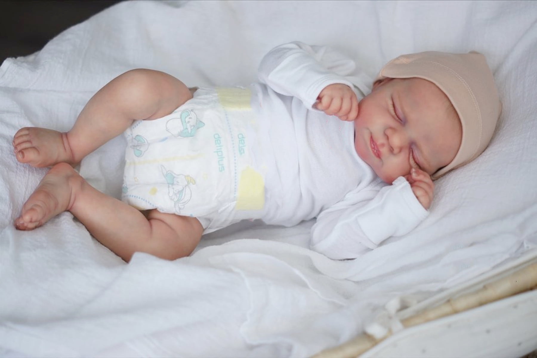Realistic 48 CM Asleep Reborn Baby Doll With Hand-Painted 3D Skin and ...
