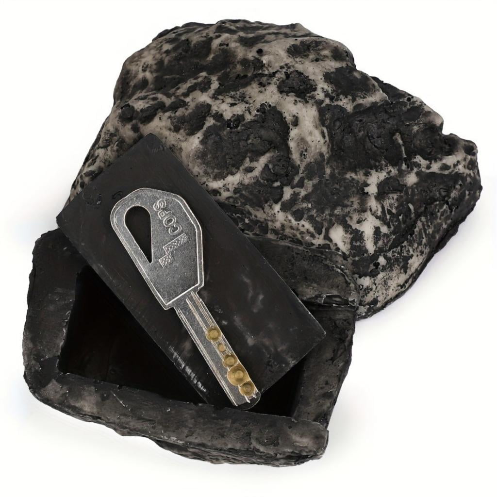 Realistic Rock Key Holder Outdoor Camouflage Security Box For Garden ...