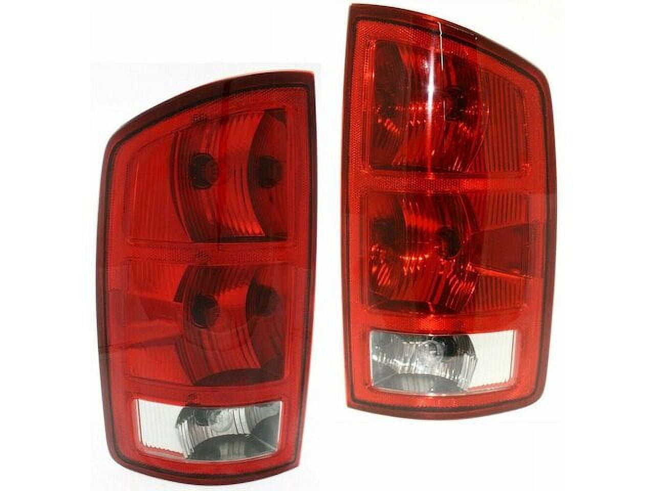 2004 Dodge Ram 1500 Tail Light