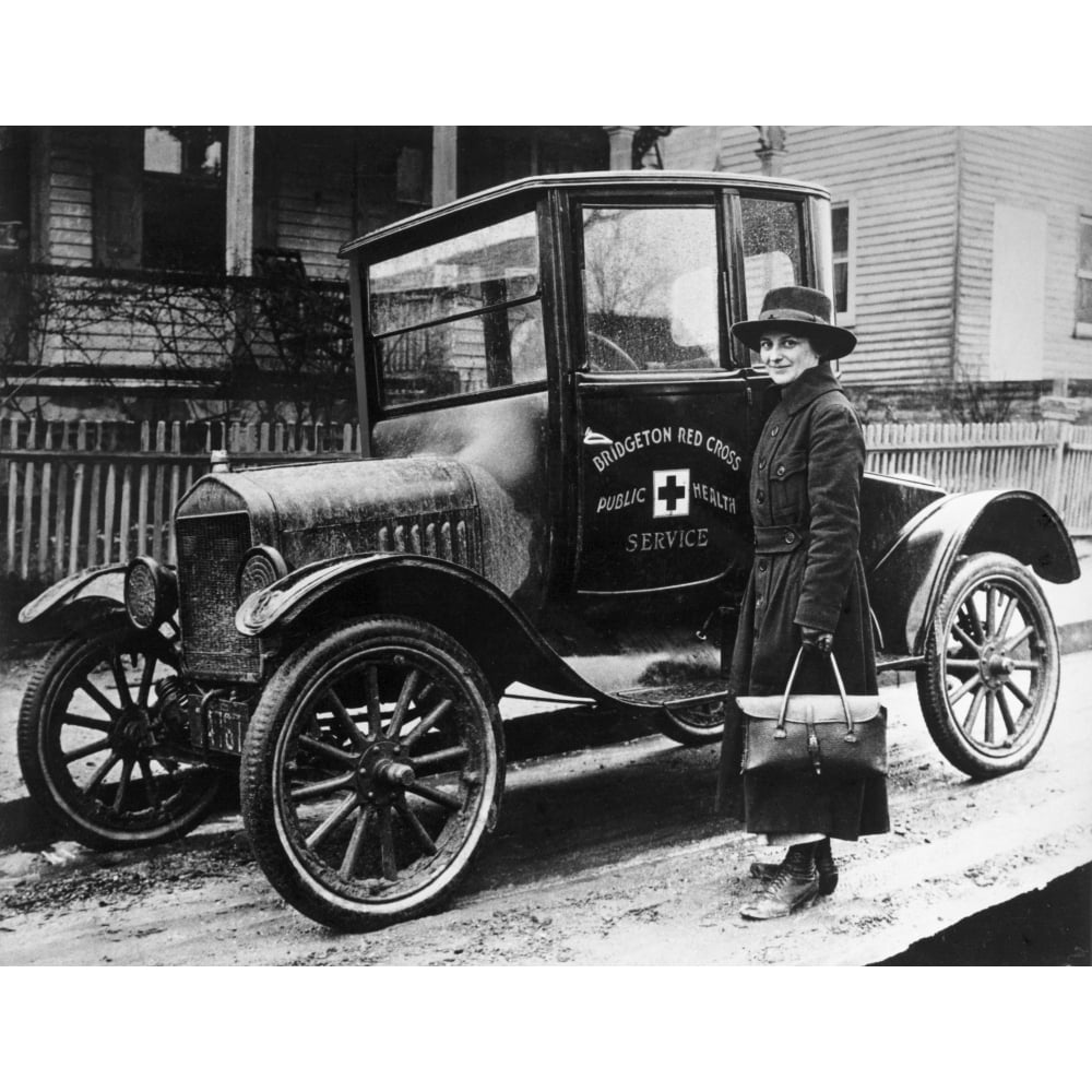Red Cross Nurse and Car 1916. Na Red Cross Nurse With A Model T Ford In ...
