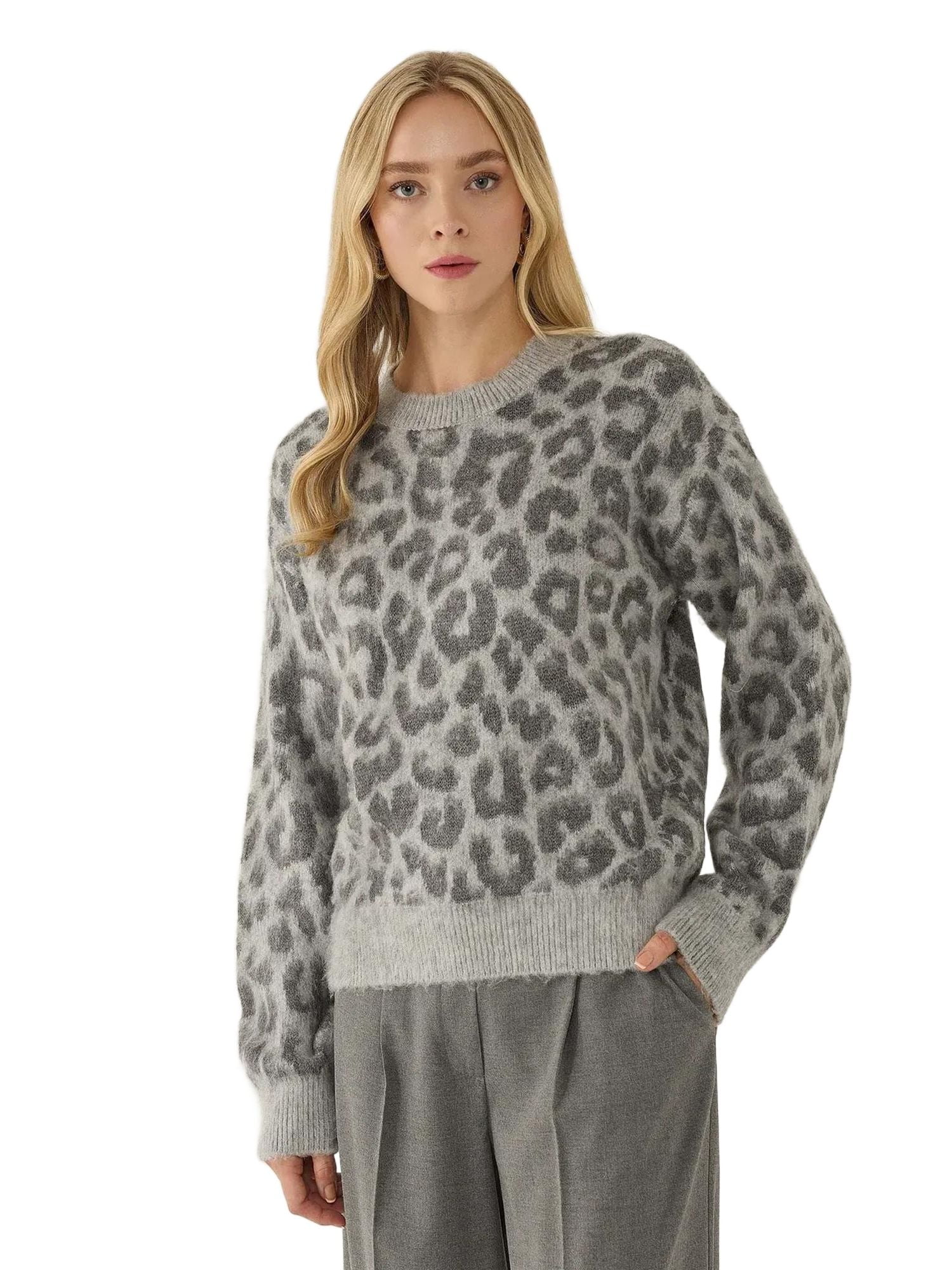 Relaxed Fit Leopard Print Sweater - Walmart.com