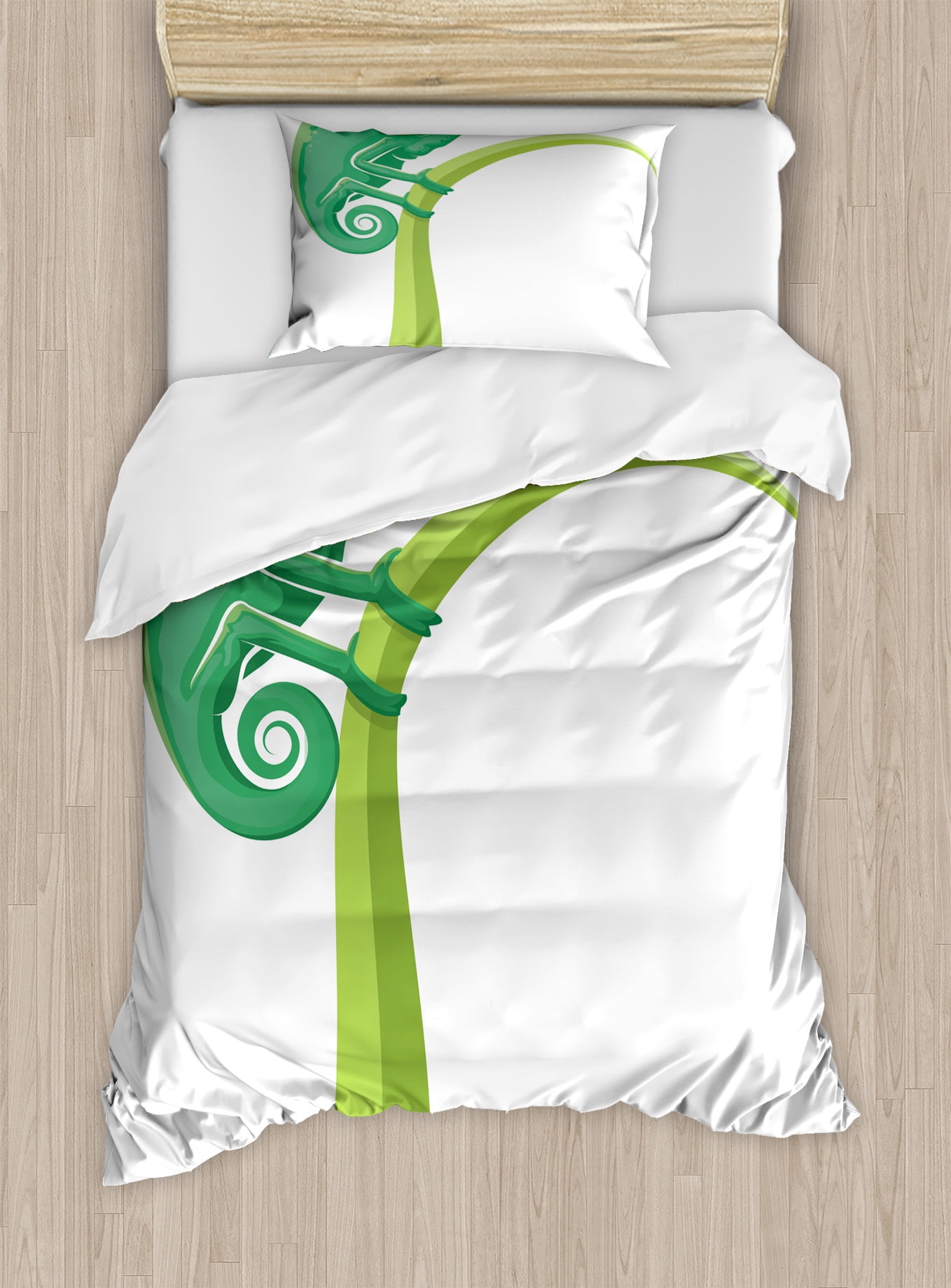 Reptile Duvet Cover Set, Exotic Grumpy Lizard Holding onto Grass with ...