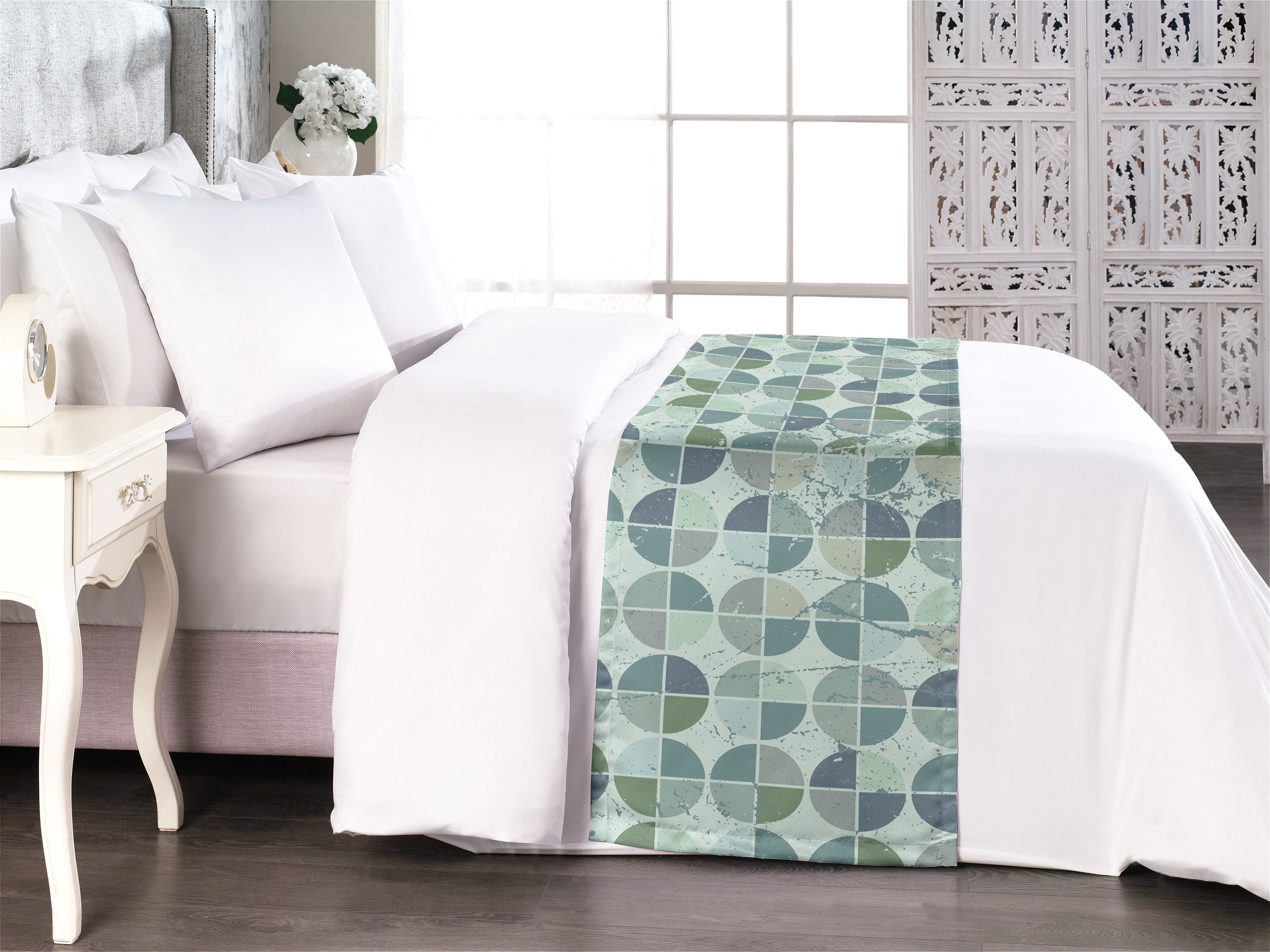 Retro Bed Runner, Geometric Style Repeating Grunge Divided Circles ...