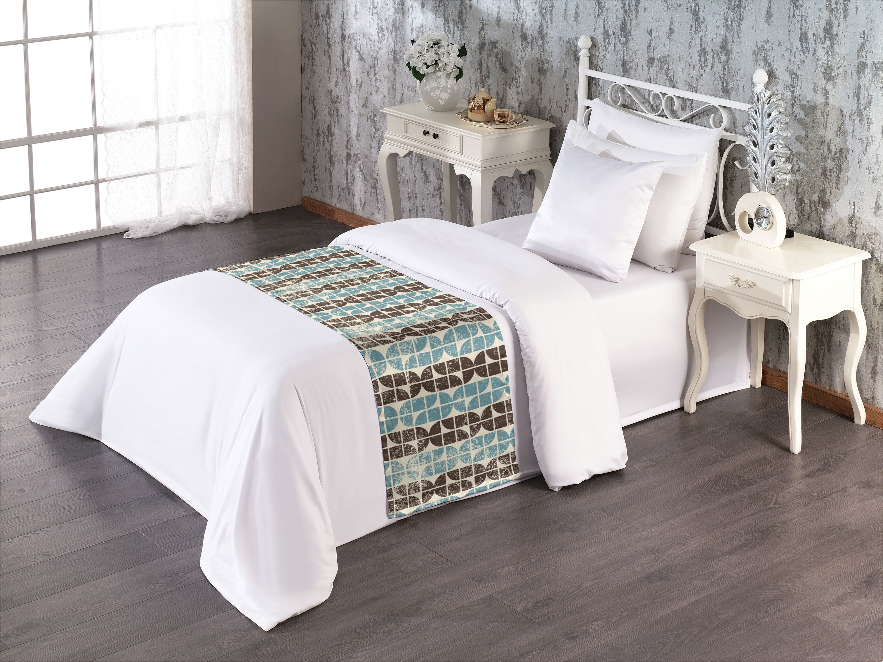 Retro Bed Runner, Semicircle and Square Shapes with Grunge Scratch ...