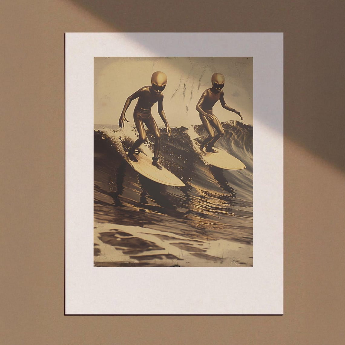 Retro Wall Art, Alien Beach Scene, Aesthetic Poster, Surreal Retro ...